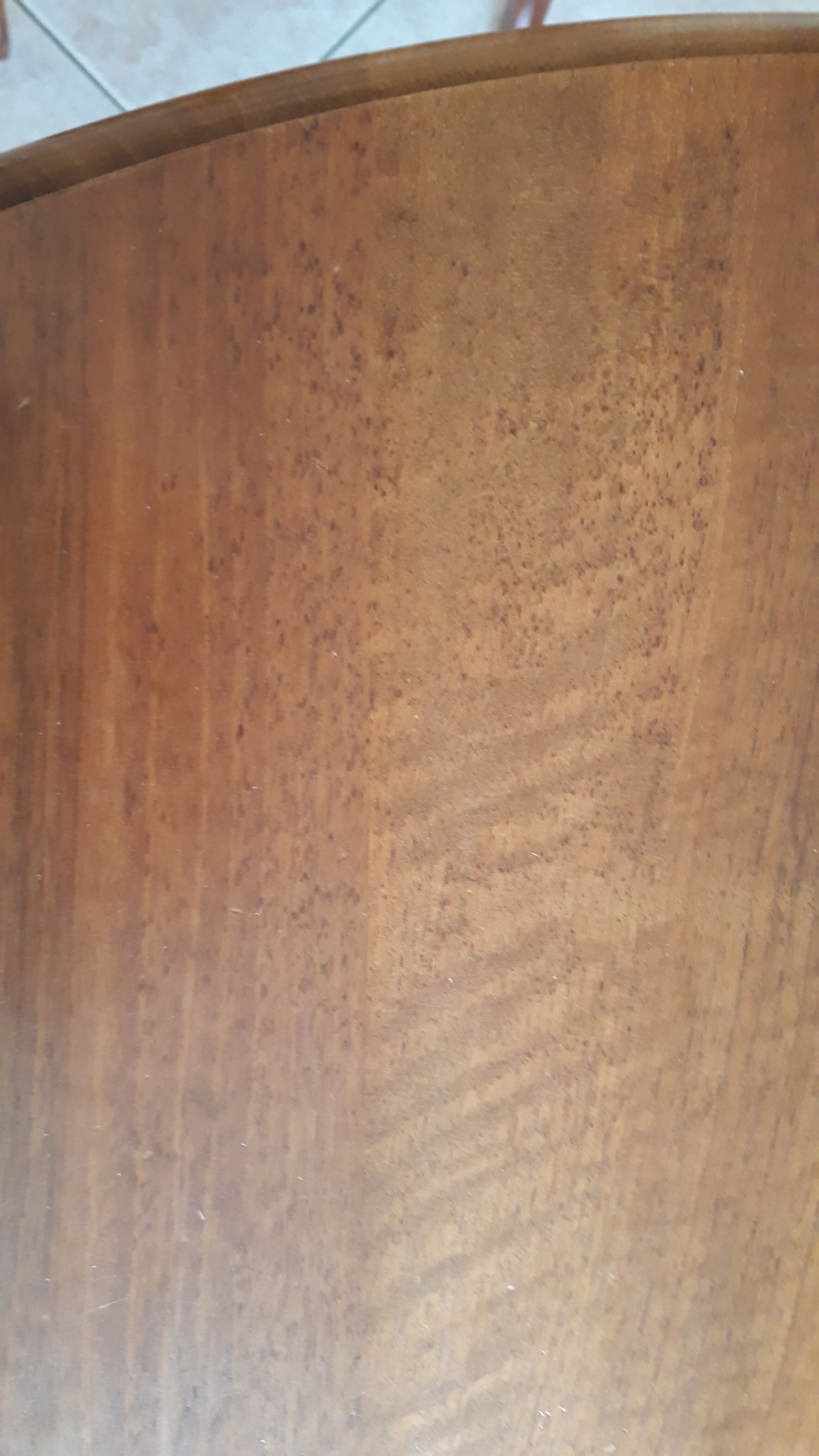 Table ronde en noyer massif et 4 chaises en option | Selency