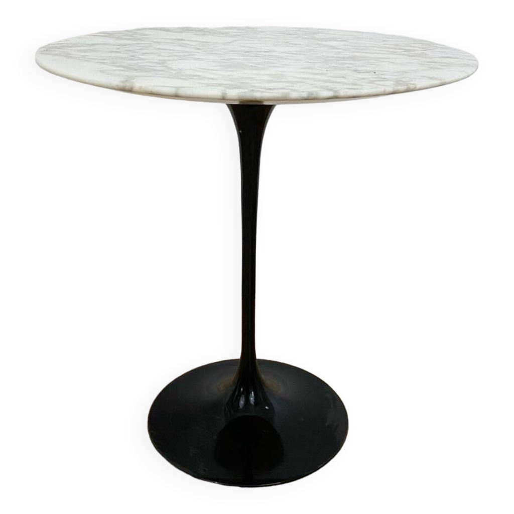 Eero saarinen for knoll small pedestal table or end table | Selency