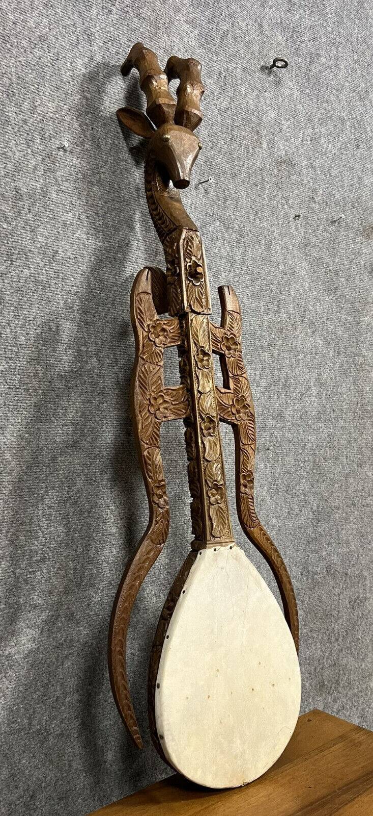 Gusle ou gusla instrument de musique Serbe a une corde circa 1900-1940 ...