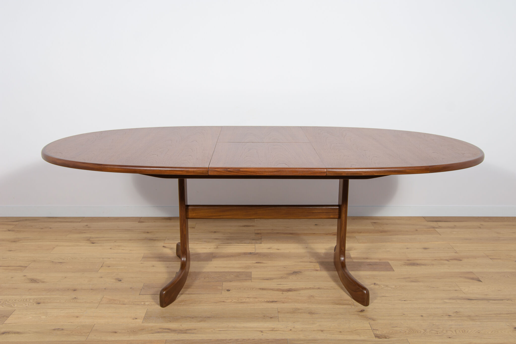 Table à manger ovale du milieu du siècle en teck de G-Plan, années 1960 ...