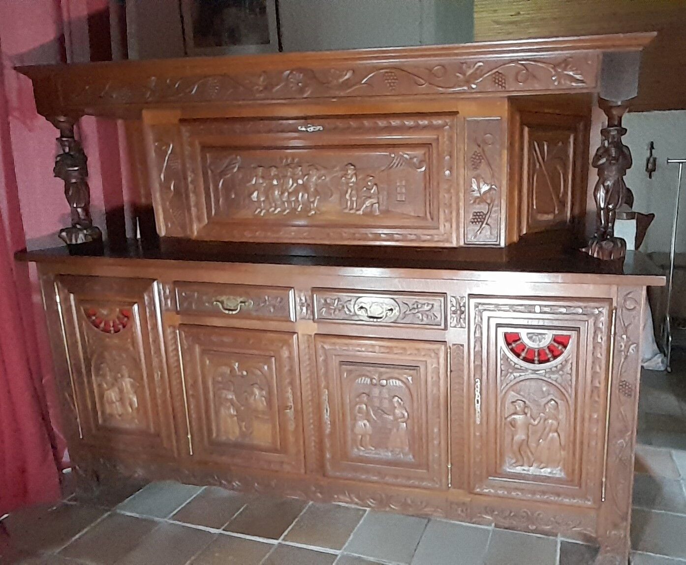 Meuble breton buffet 2 corps sculpté par un artisan breton en chêne avec 2 clés | Selency