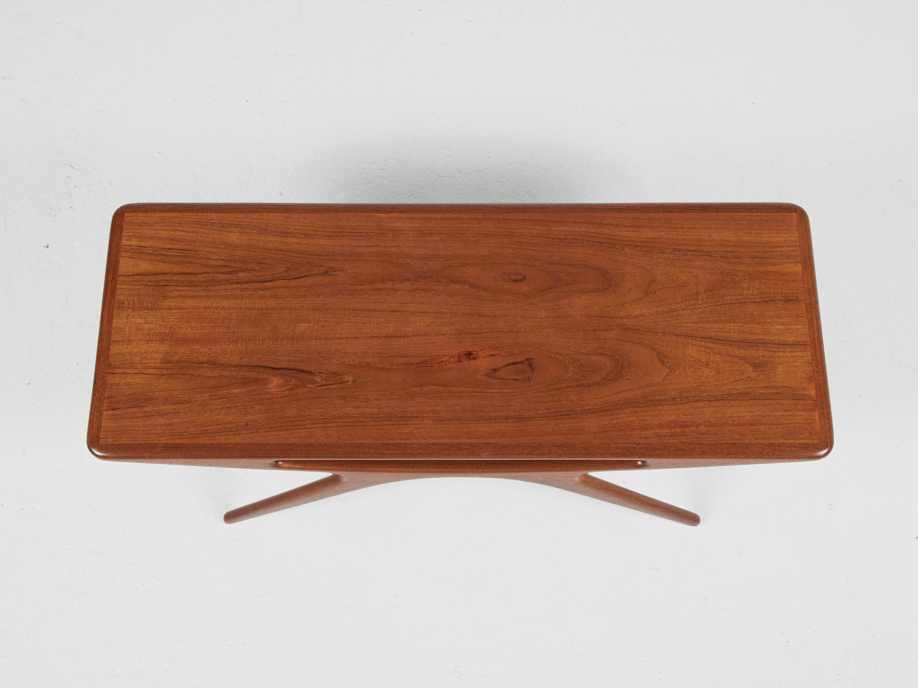 Table basse danoise en teck par Johannes Andersen pour Silkeborg 1950s | Selency