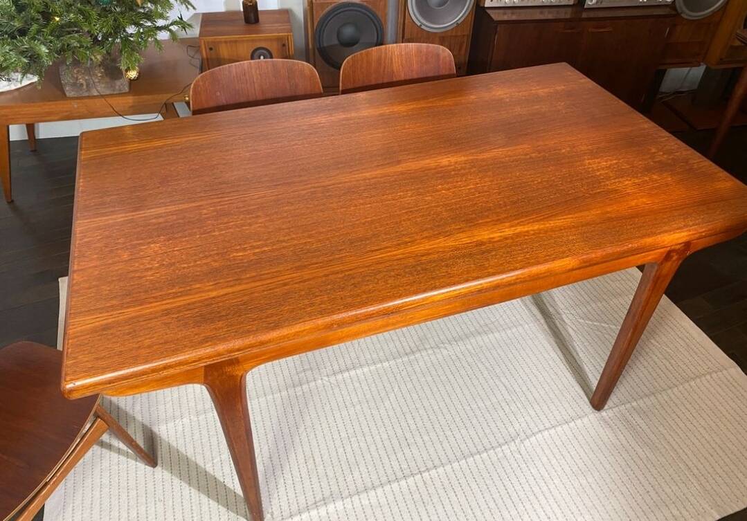 Table de salle à manger en teck avec rallonges par Jean Tricoire ...