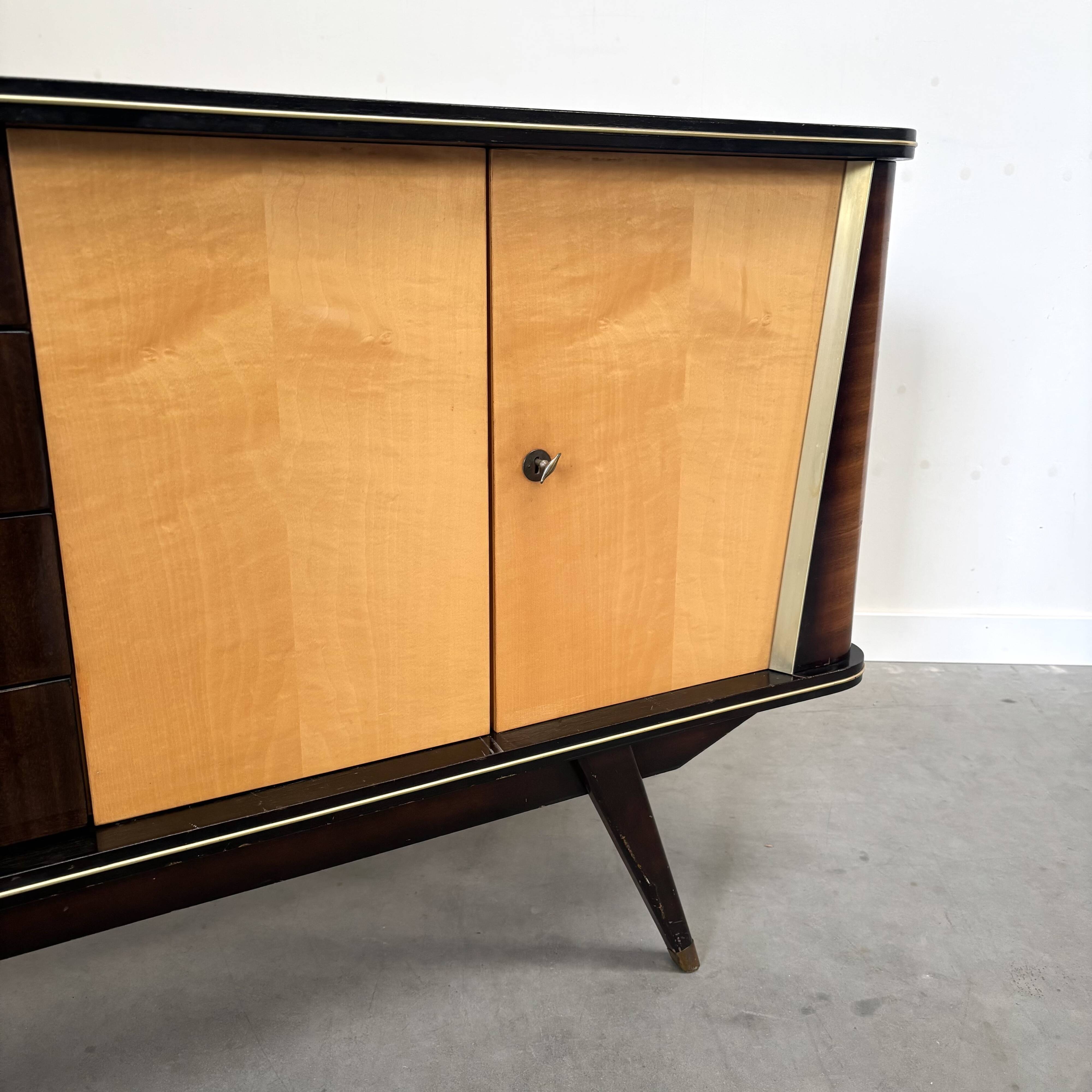 Buffet belge des années 1950 | Selency