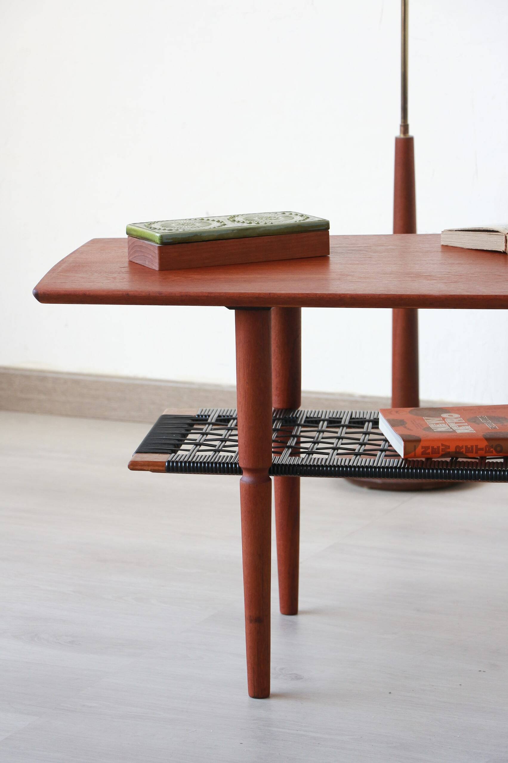 Table Basse Teck & Porte Revue tressé noire - Style Scandinave | Selency