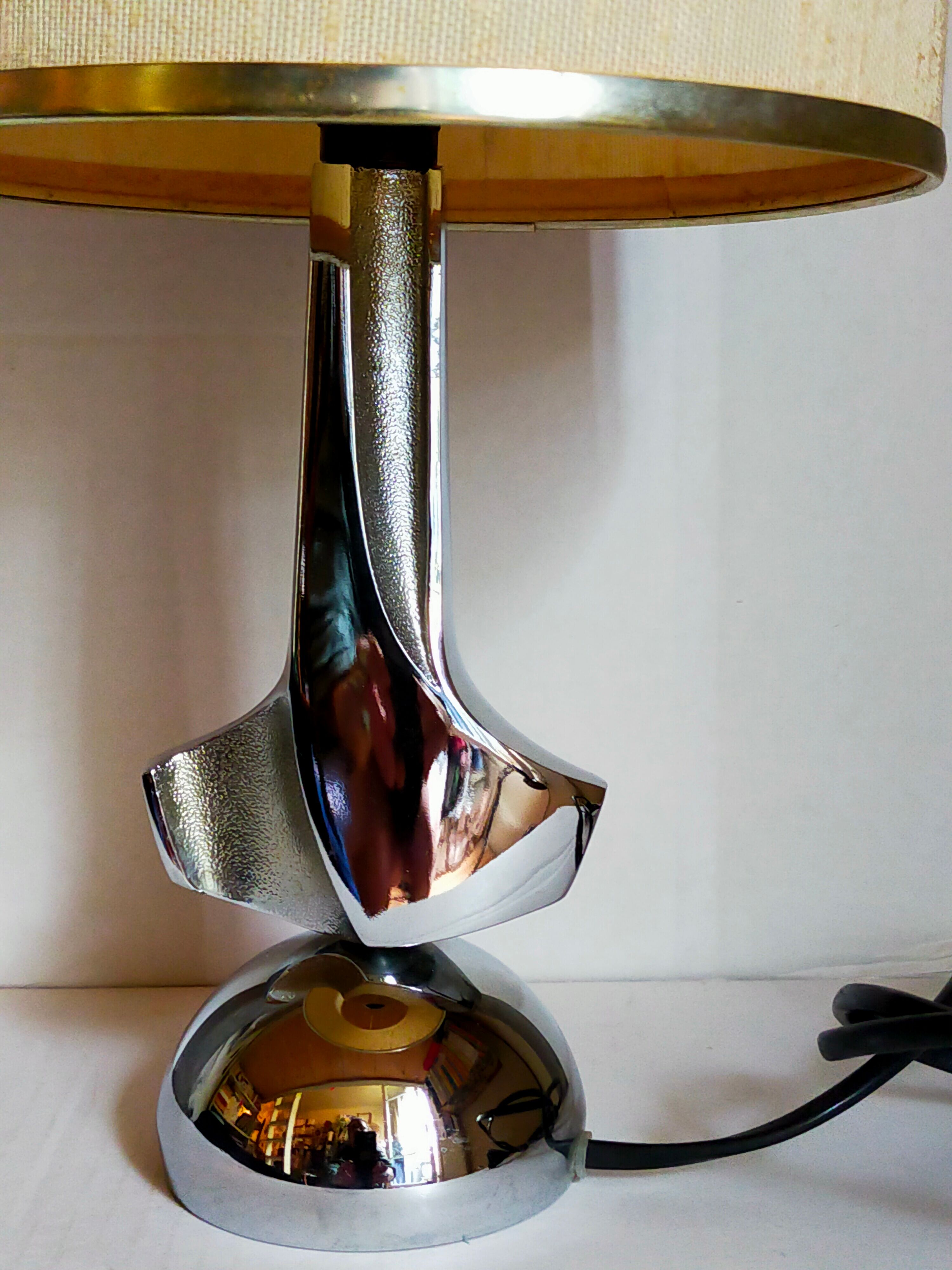 Lampe moderniste métal chromé années 70, abat-jour en toile beige | Selency