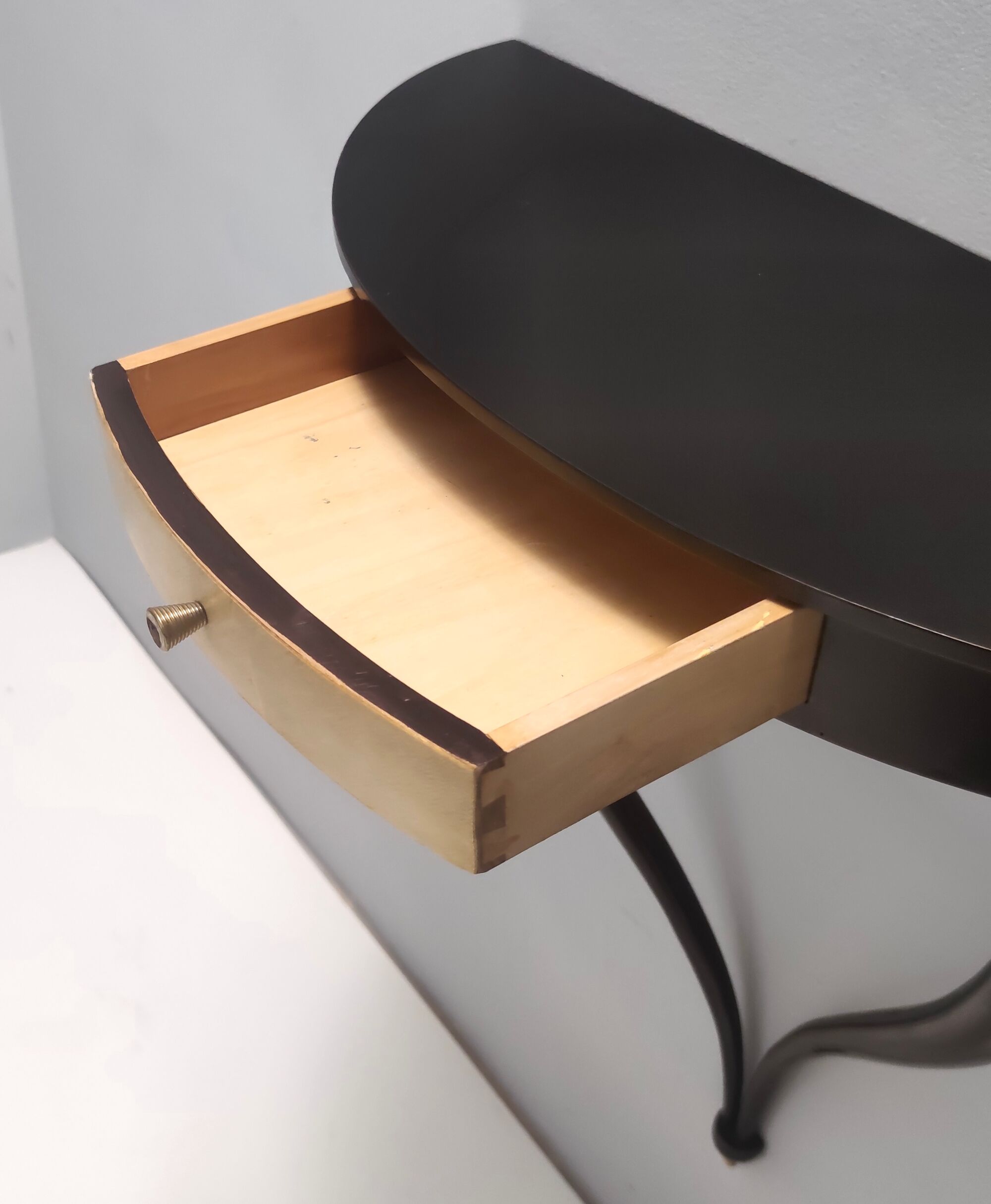 Paire de consoles murales en bois ébonisé noir par Guglielmo Ulrich, Italie | Selency