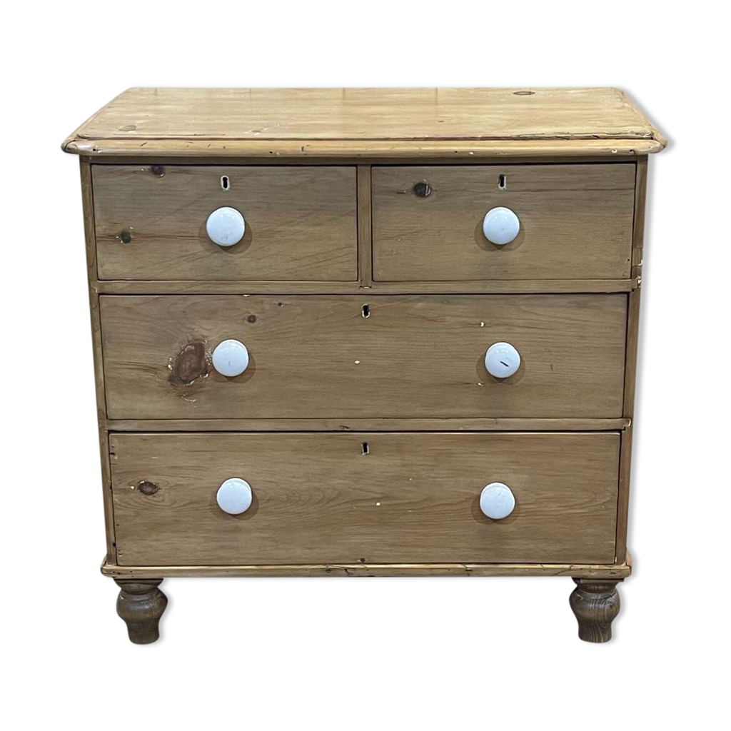 Commode Victorienne XIXème en sapin et ses boutons en porcelaine blanche | Selency