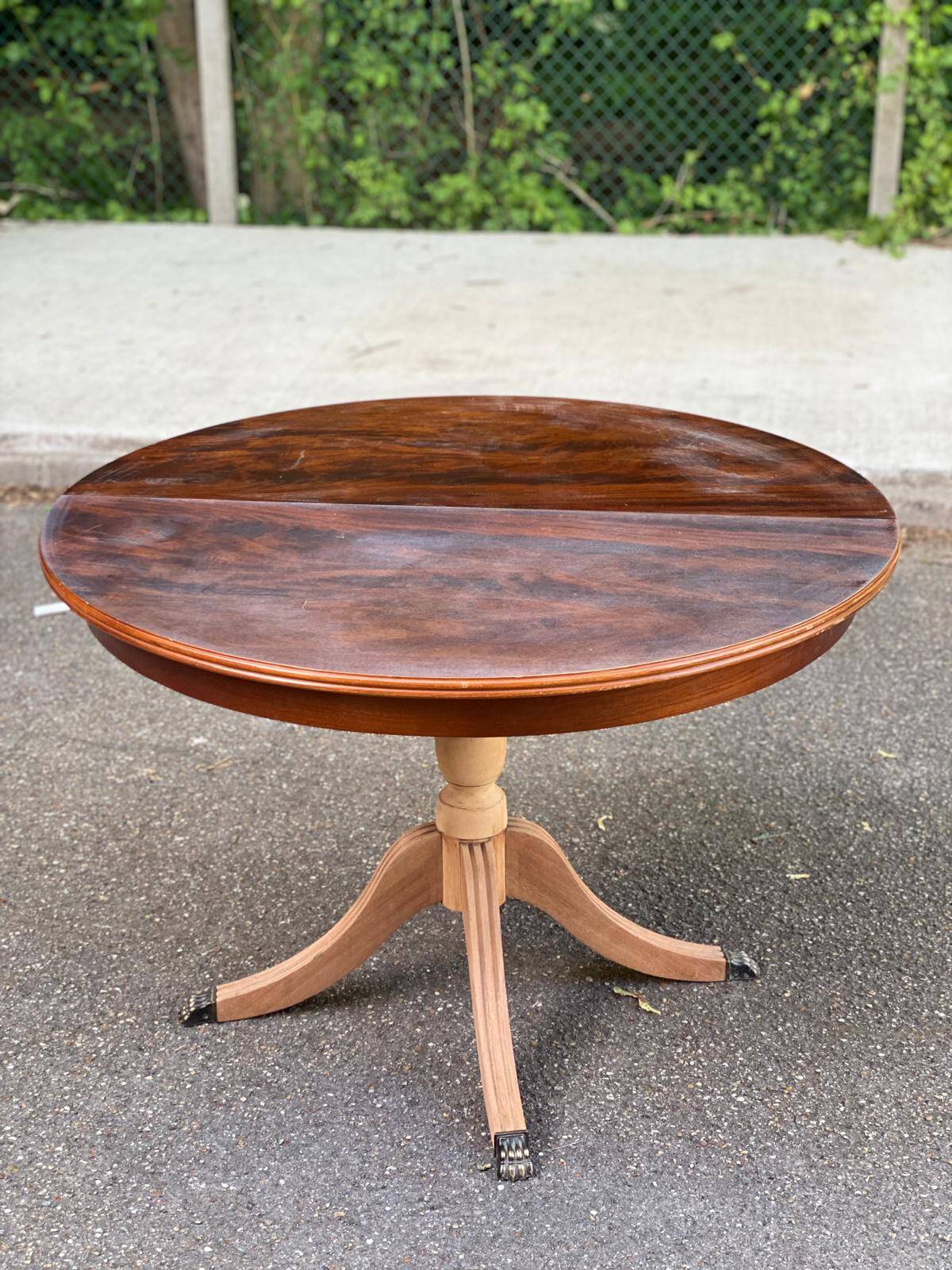 Table à manger ronde extensible pied central rénovée en bois brut XXème ...