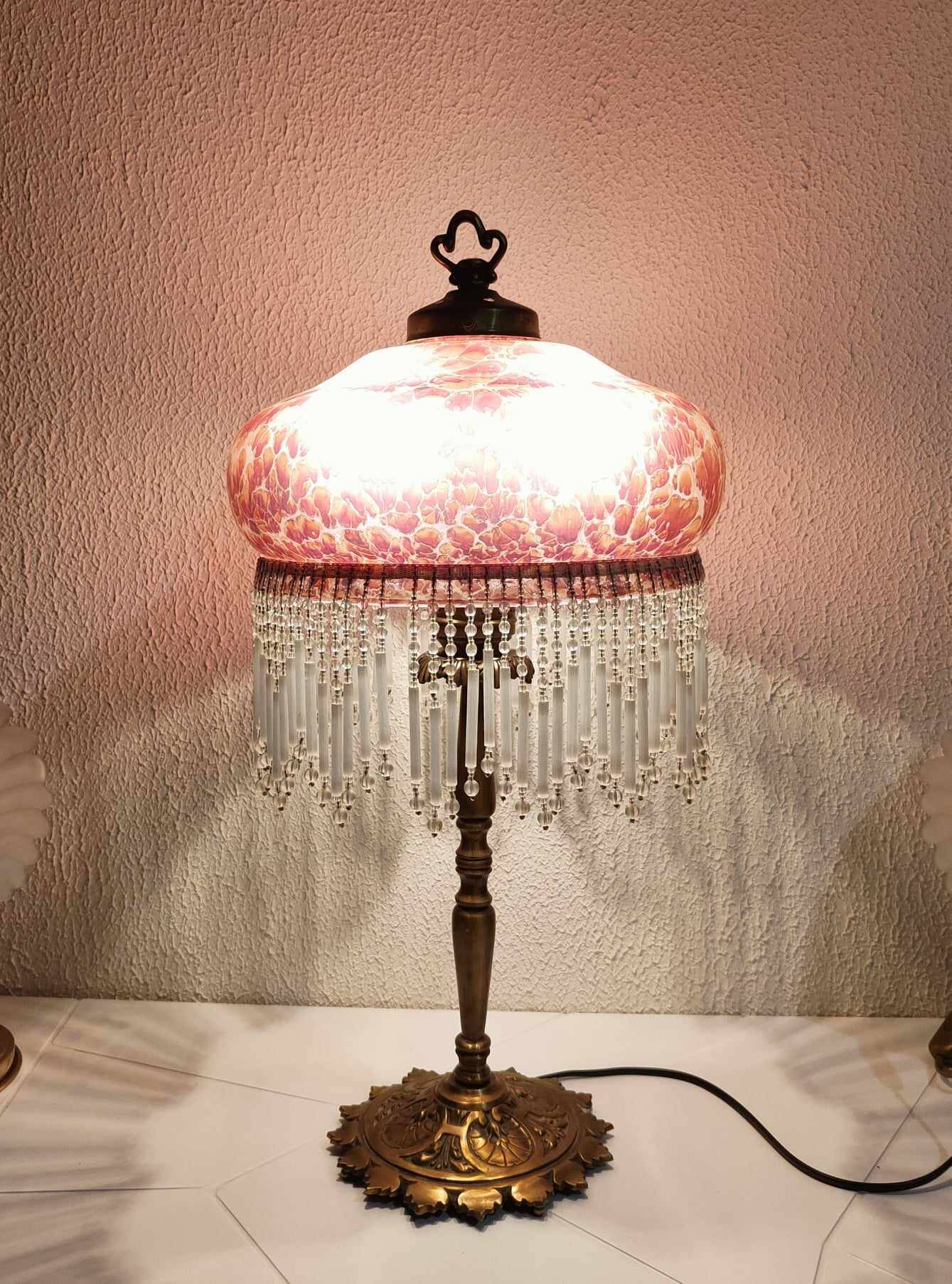 Lampe en laiton abat jour pate de verre ambré et reflets doré | Selency
