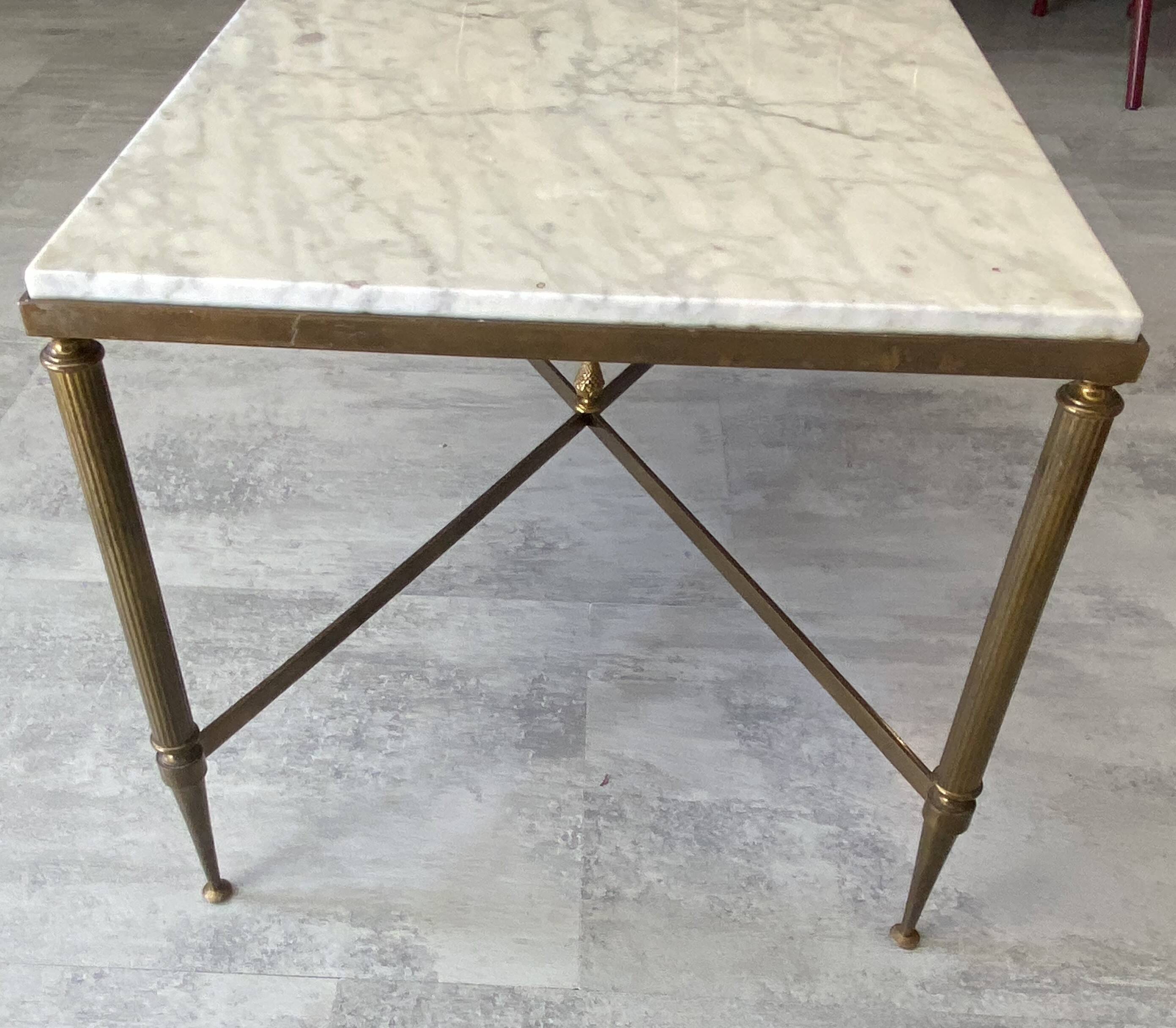 Table basse marbre blanc gris structure en métal laiton doré vintage ...