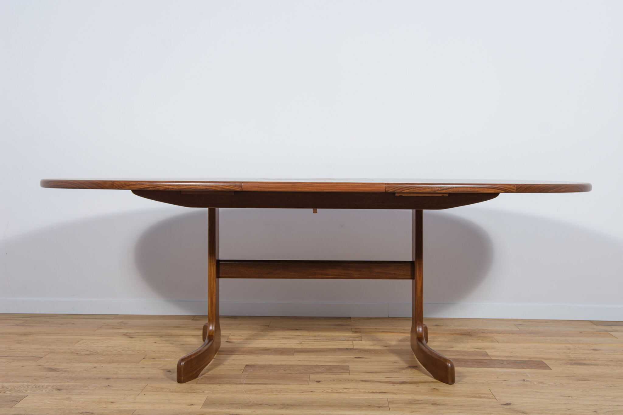 Table à manger ovale du milieu du siècle en teck de G-Plan, années 1960 ...