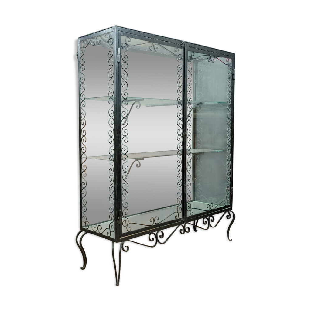 Vitrine de présentation en fer forgé à décors d’enroulements | Selency