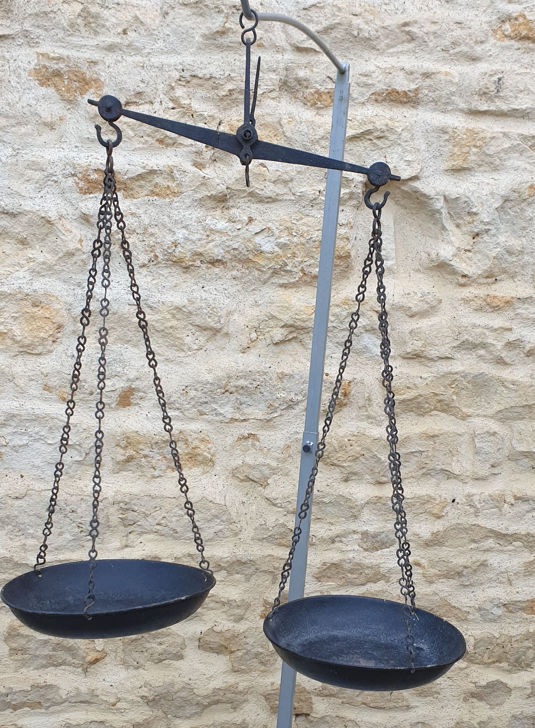 Authentique balance ancienne a fléau a suspendre | Selency