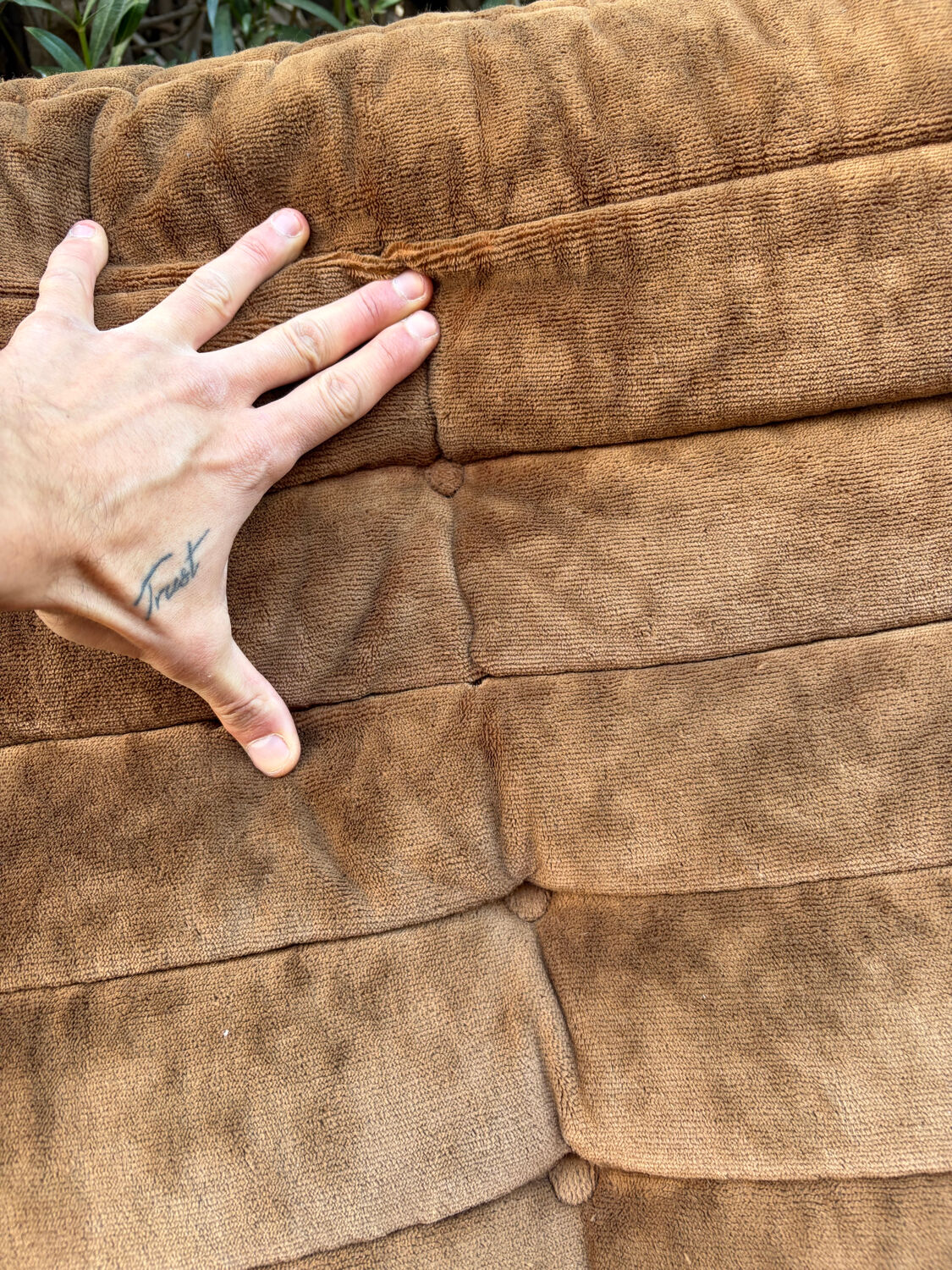 Chauffeuse/pouf en velour marron année 70/80 vintage | Selency