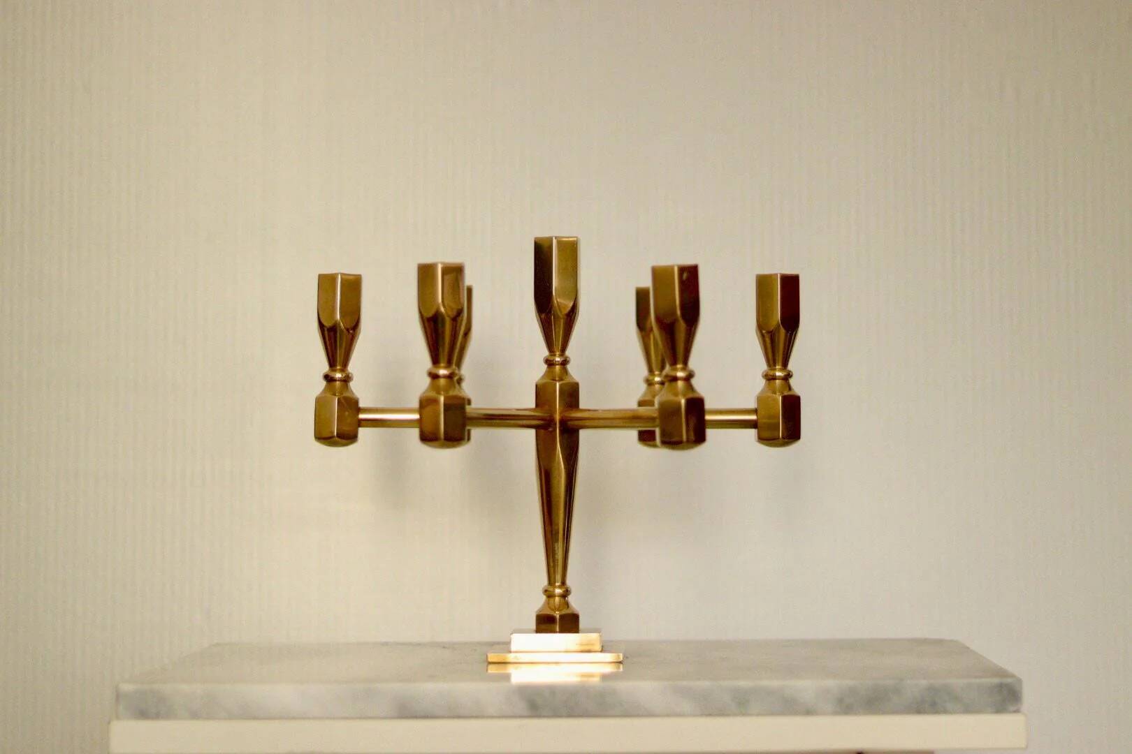 Candelabre en laiton vintage suédois à sept bras par Gusum | Selency