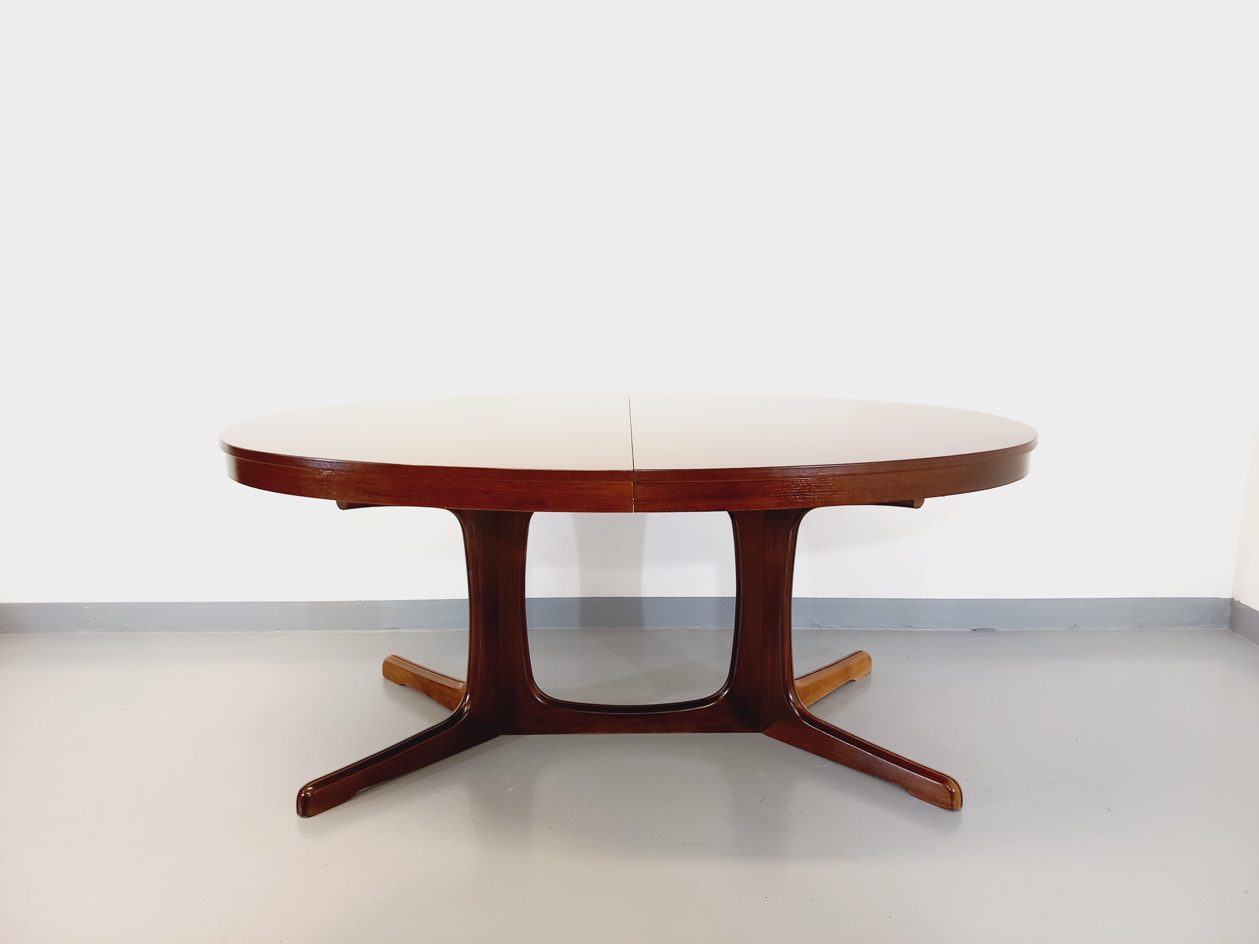 Table à manger ovale style Baumann vintage des années 60/70 en bois d’orme avec rallonges | Selency