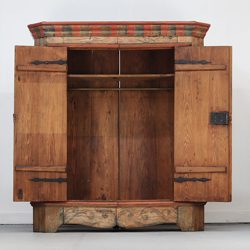 Cabinet de mariée en art populaire peint de style ferme rustique daté ...