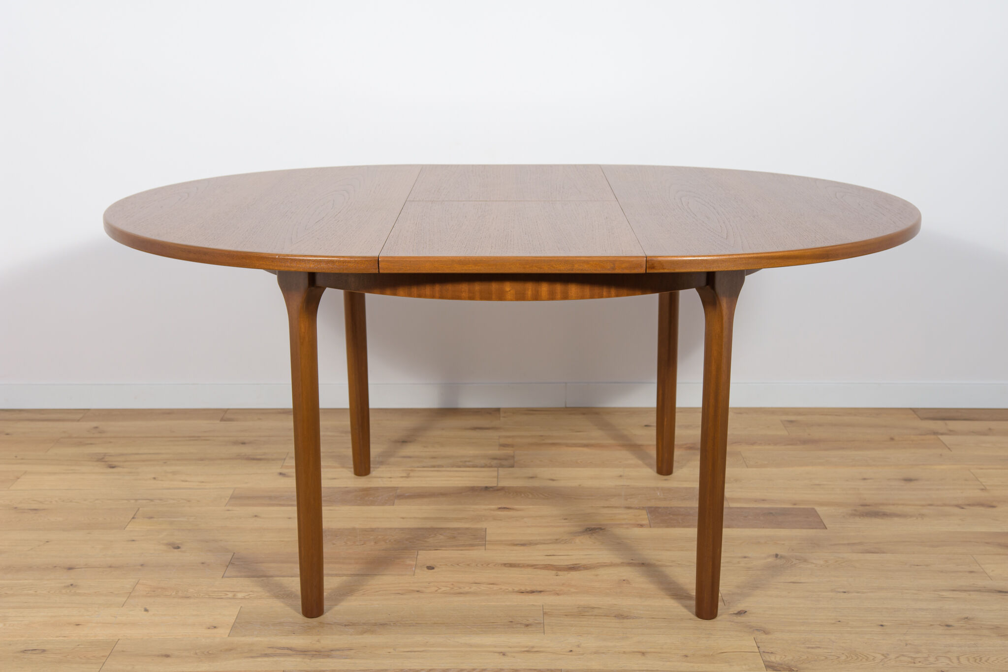 Table à manger ronde extensible de McIntosh, années 1960 | Selency