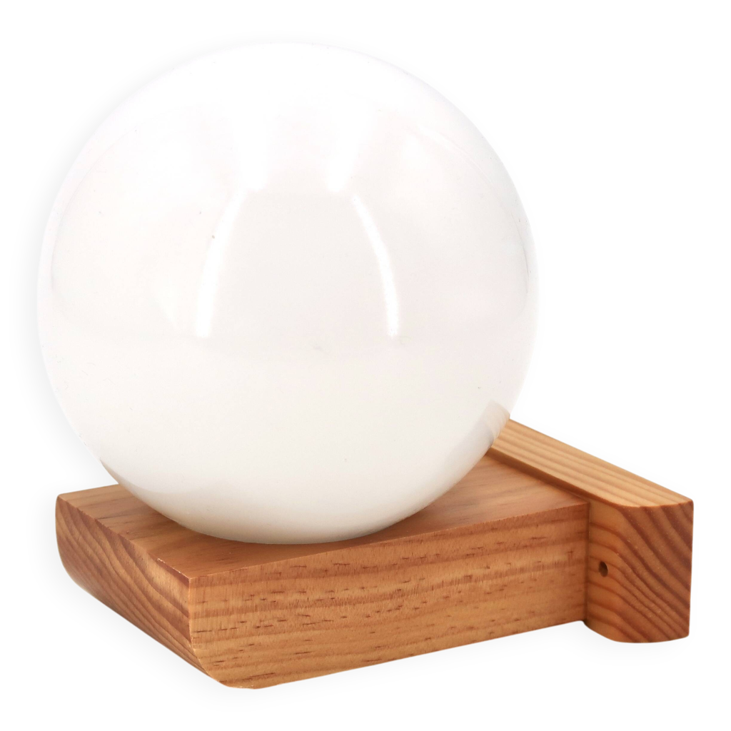 Applique en bois de pin et globe en verre blanc opaque, années 80 | Selency