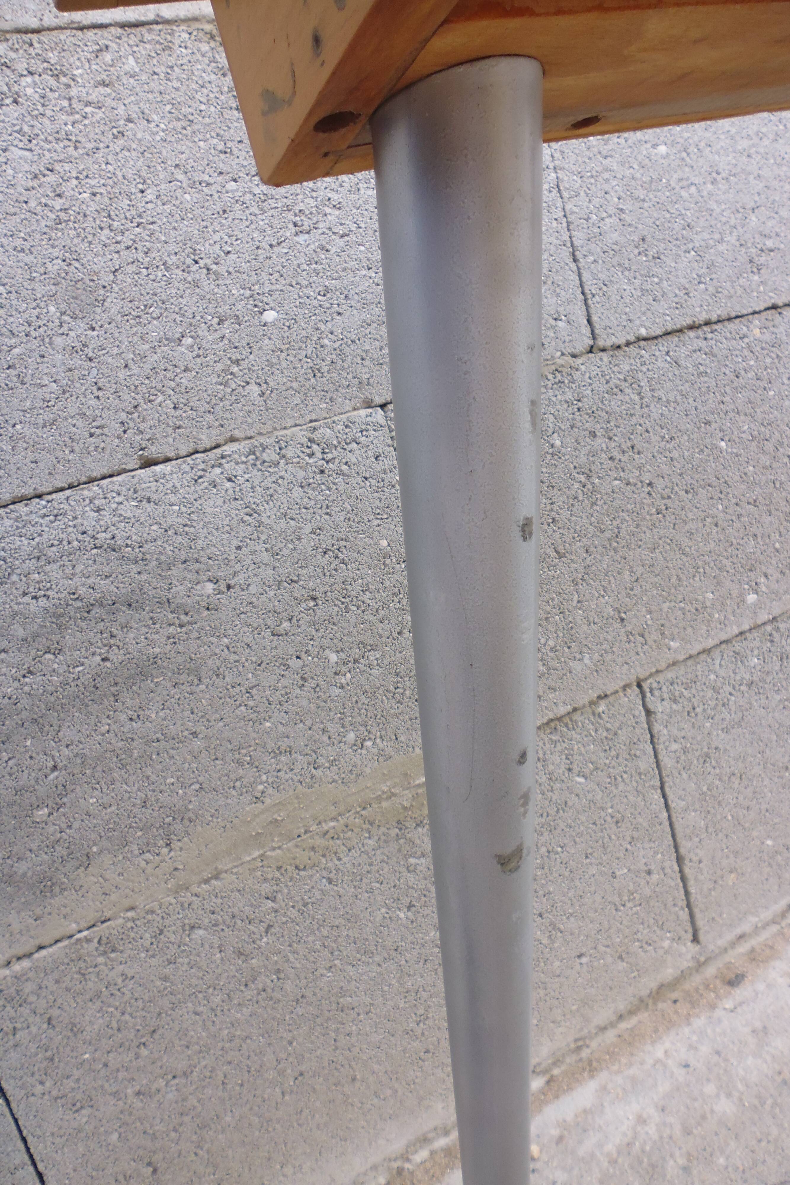 Table en bois vintage pied compas et fuseau metal | Selency