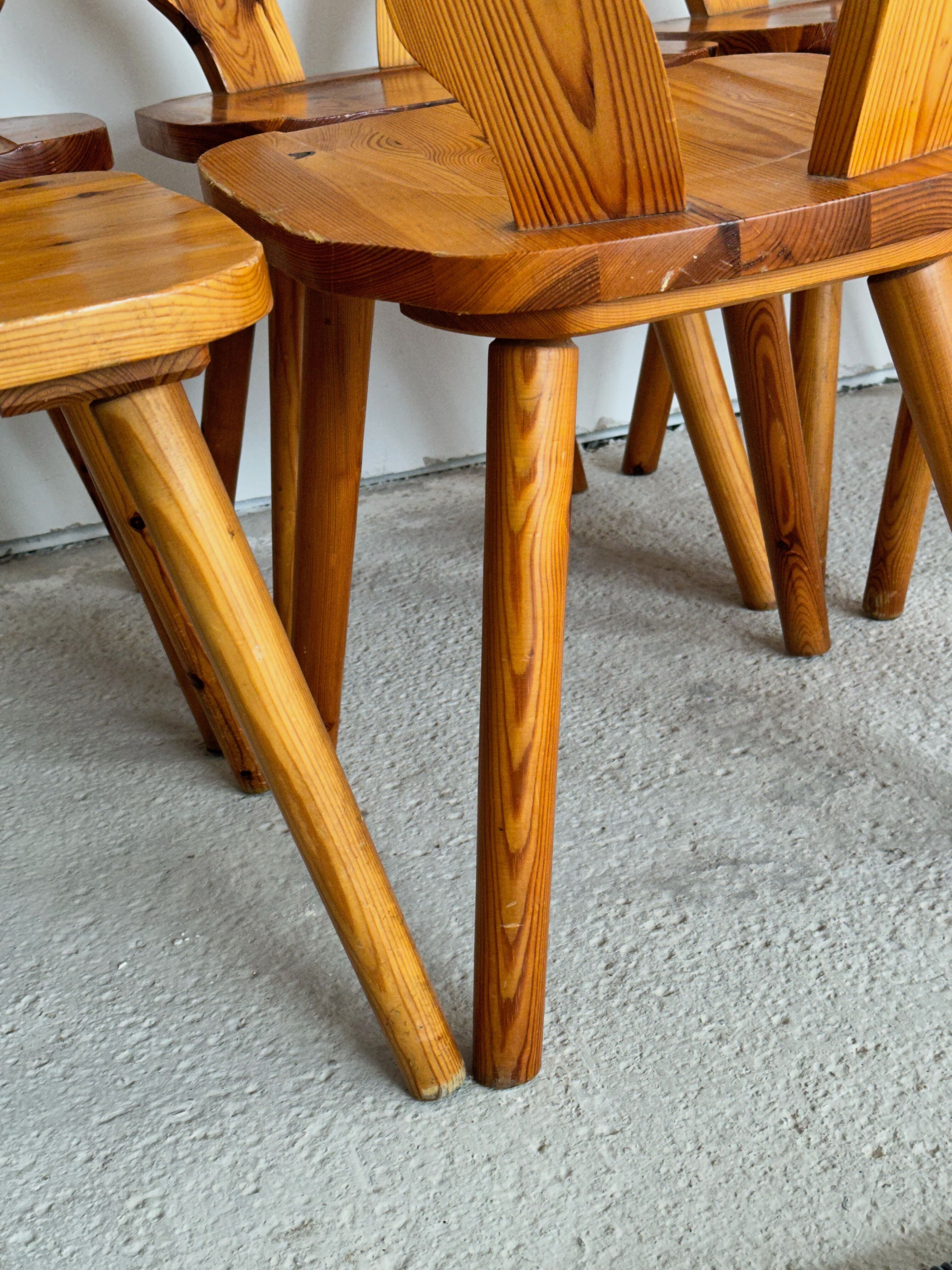 Série de 8 chaises de chalet en pin, design des années 80 | Selency