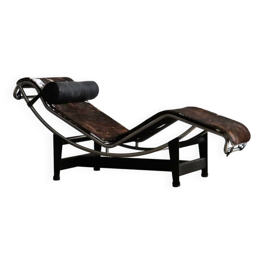 Chaise Longue Cassina LC4 En Peau De Poney Par Le Corbusier et ...