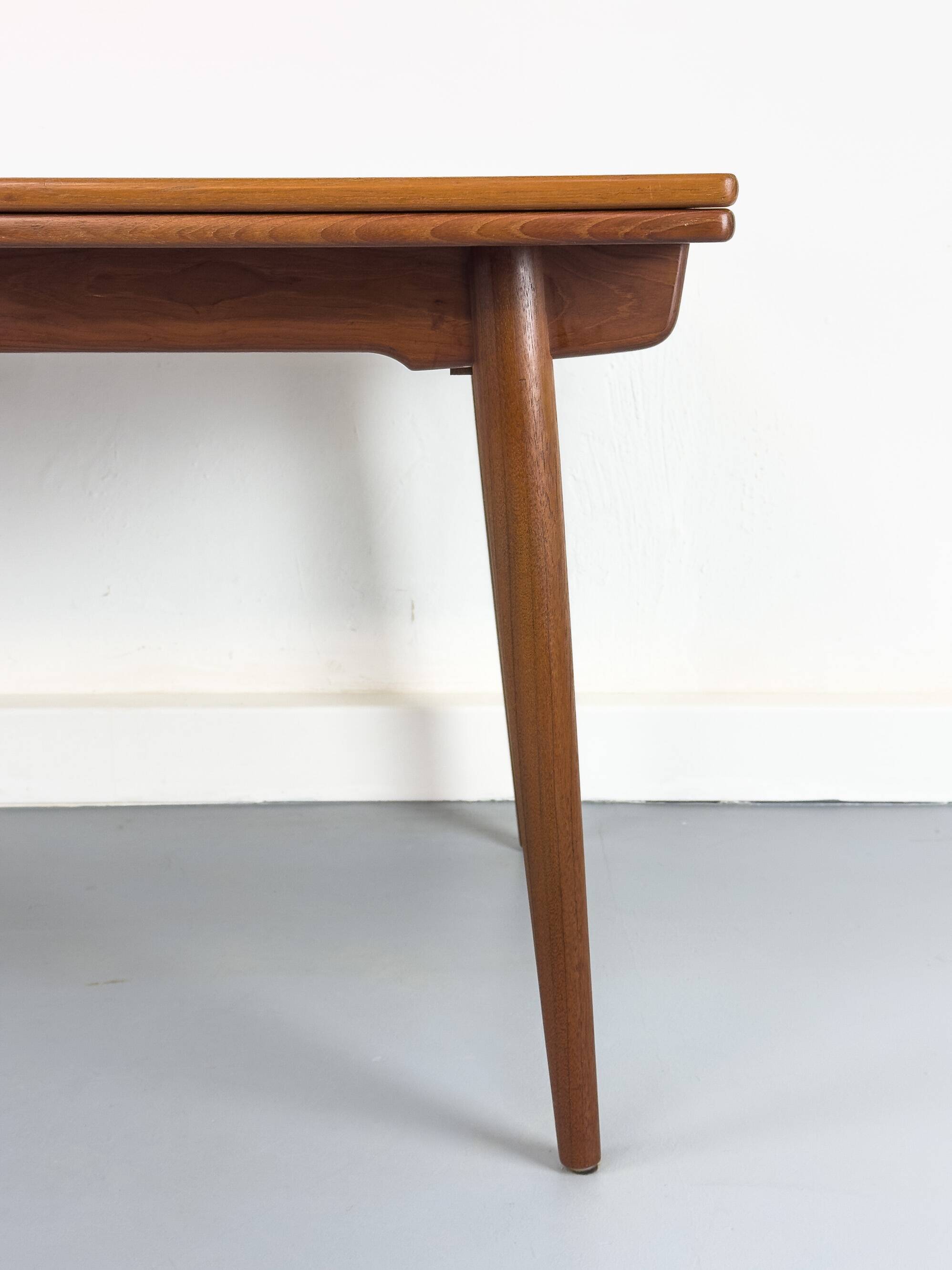 Table à manger en teck AT-312 par Hans J. Wegner pour Andreas Tuck ...