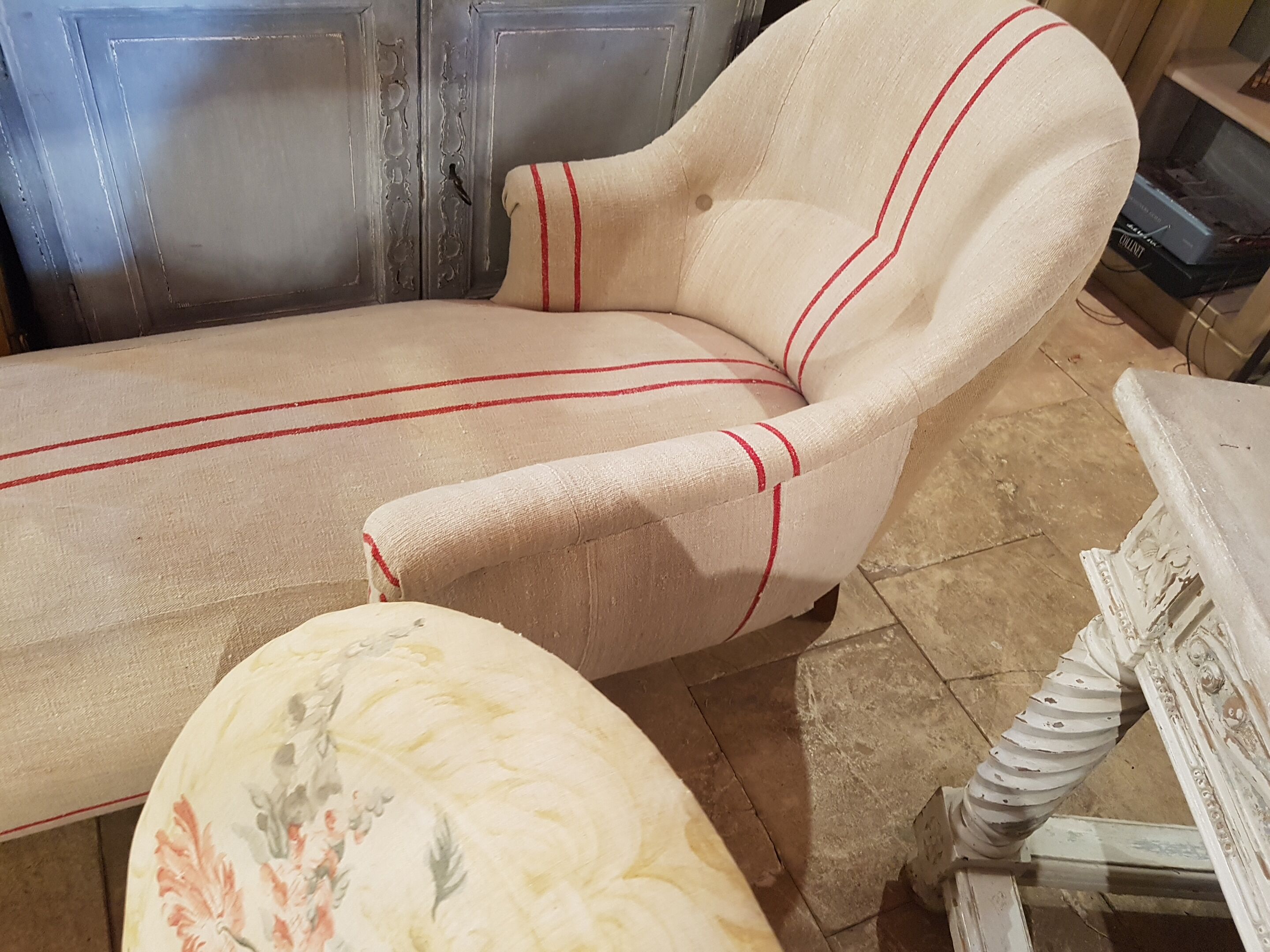 Méridienne ancienne retapissée avec tissus de chanvre ancien | Selency