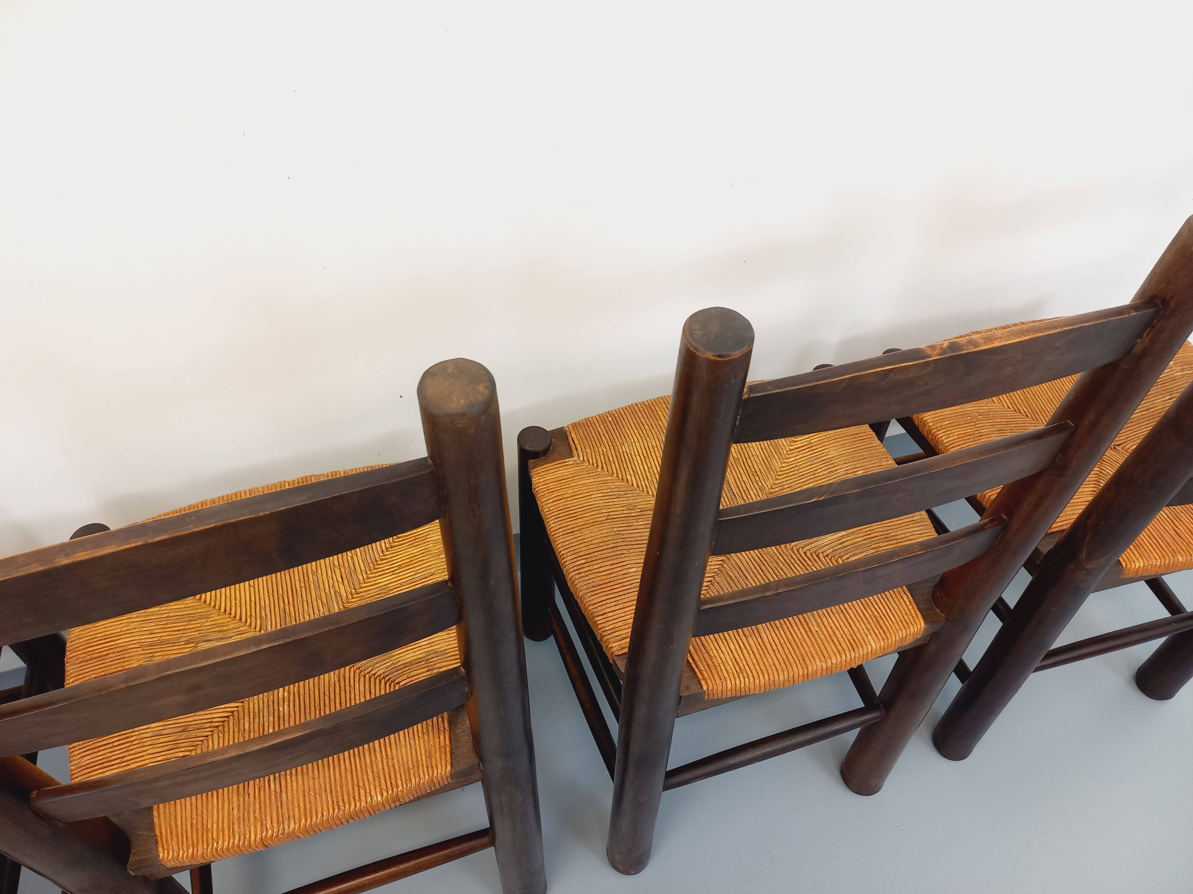 Suite de 4 chaises brutalistes vintage Georges Robert en bois et paille ...