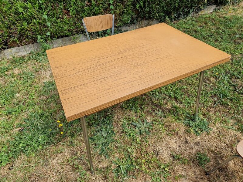 Table en formica avec tiroir et rallonge et 3 chaises années 1970 | Selency