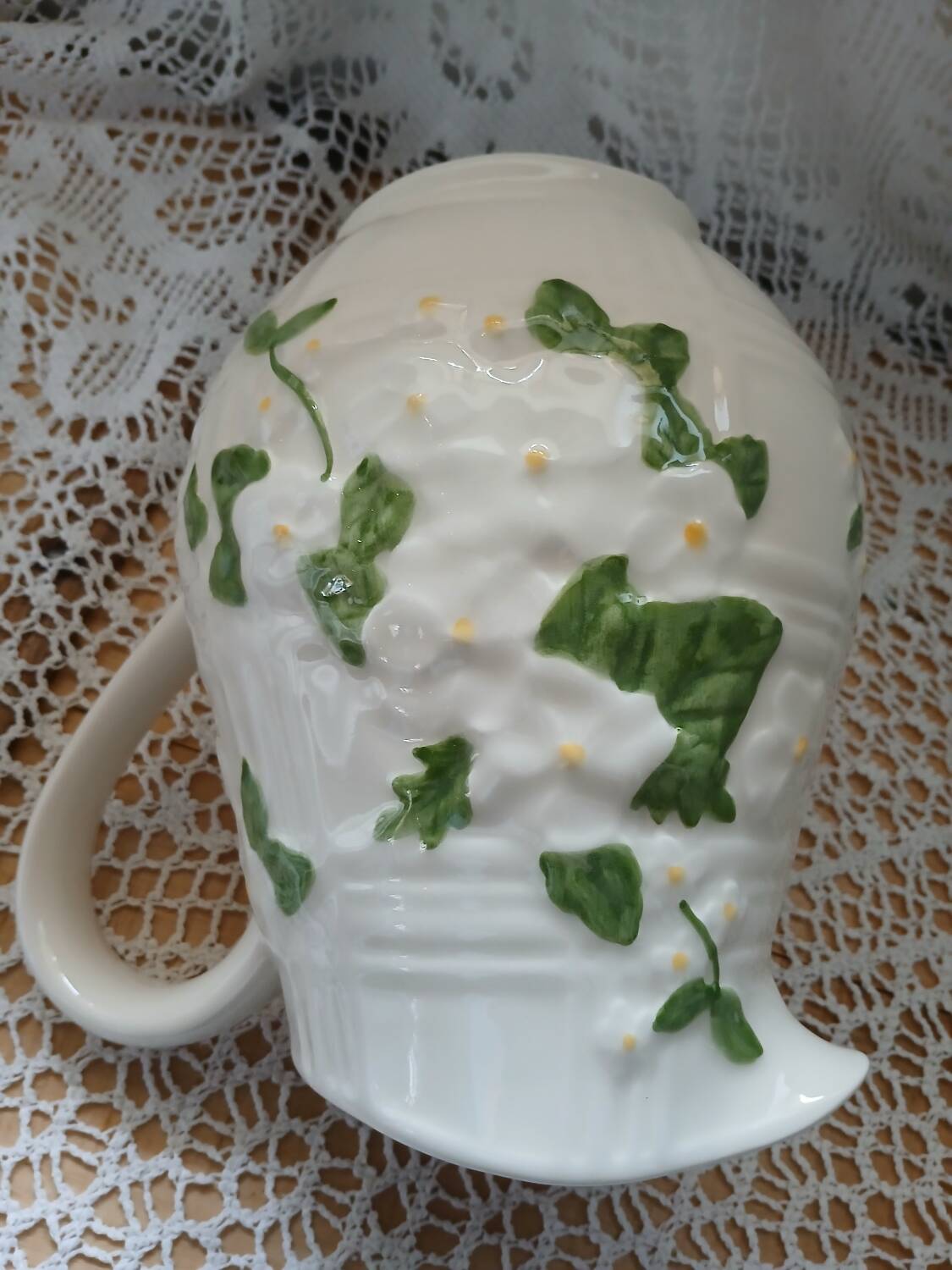 Pichet ancien en barbotine | Selency