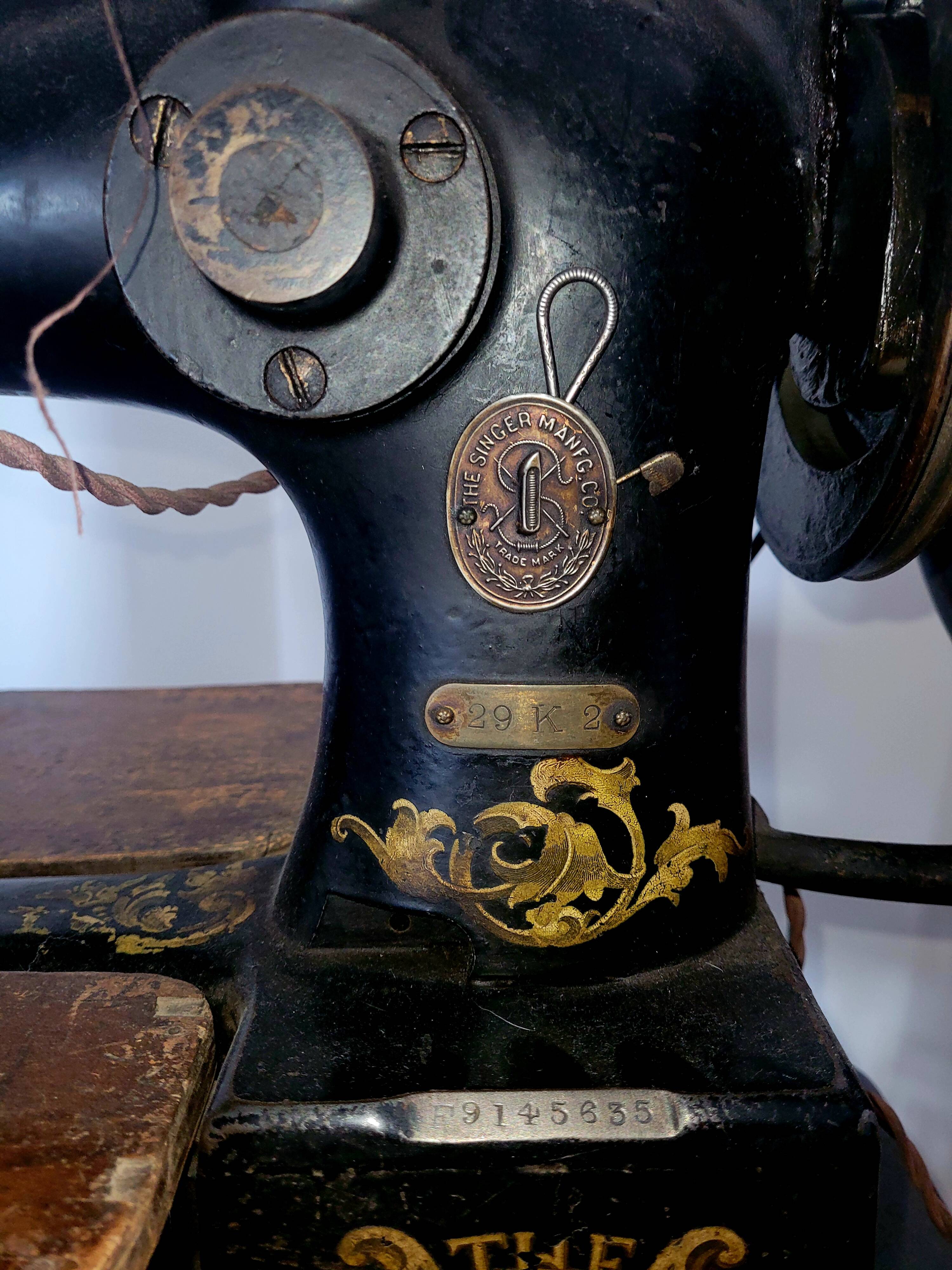 Ancienne machine à coudre de maroquinier - Marque Singer - Modèle ...