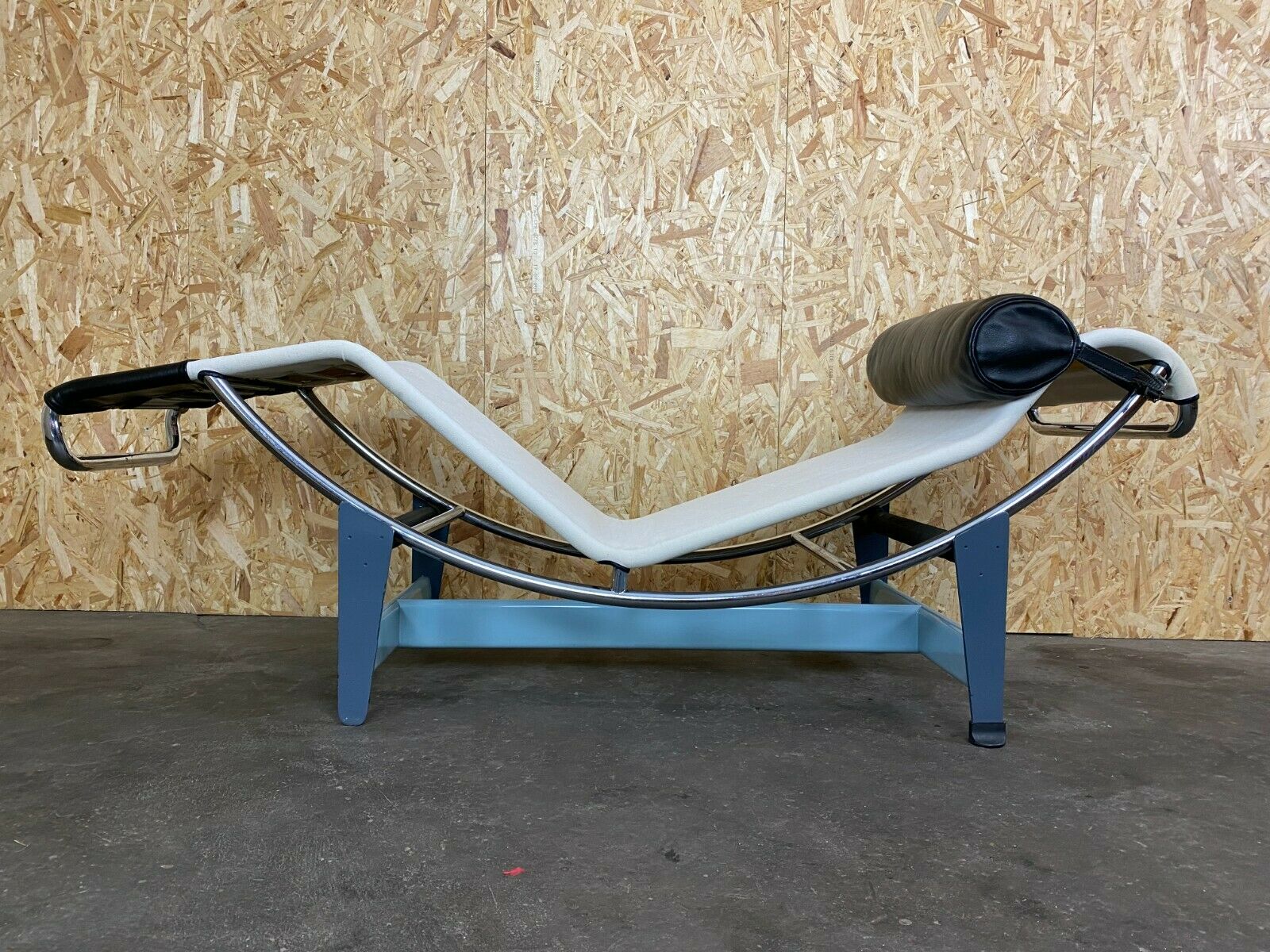 Daybed LC4 Le Corbusier Villa Church special edition deckchair Cassina ...