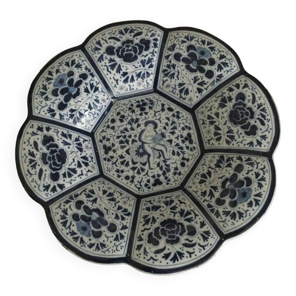 Plat polylobé en faience de Delft. | Selency