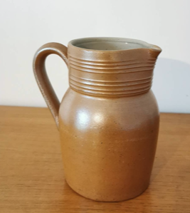 Pichet vintage marron en grès du Berry fabriqué à la main | Selency
