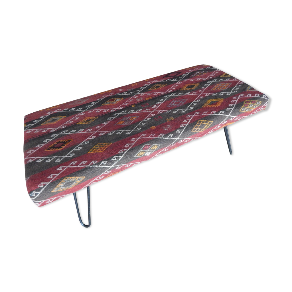Banc fabriqué à partir de Kilim turc avec pieds en épingles à cheveux ...