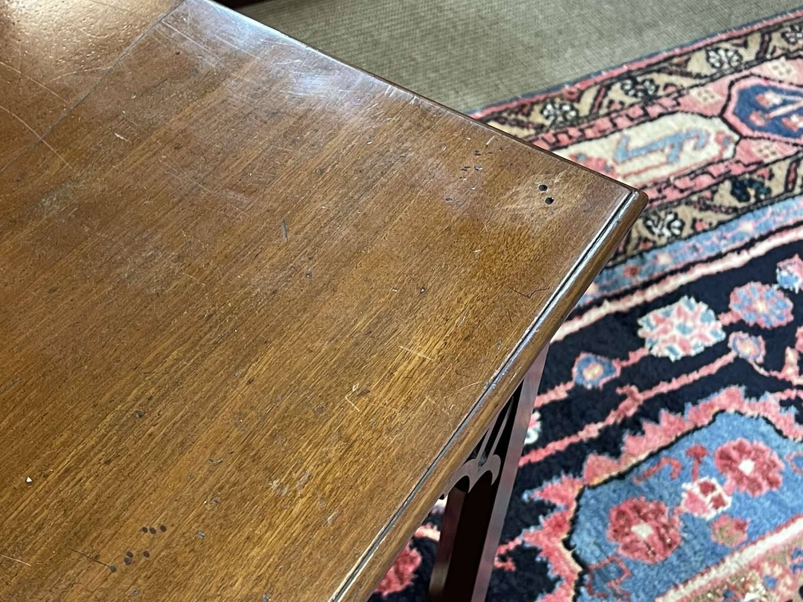 Table basse anglaise en acajou des années 1930 | Selency