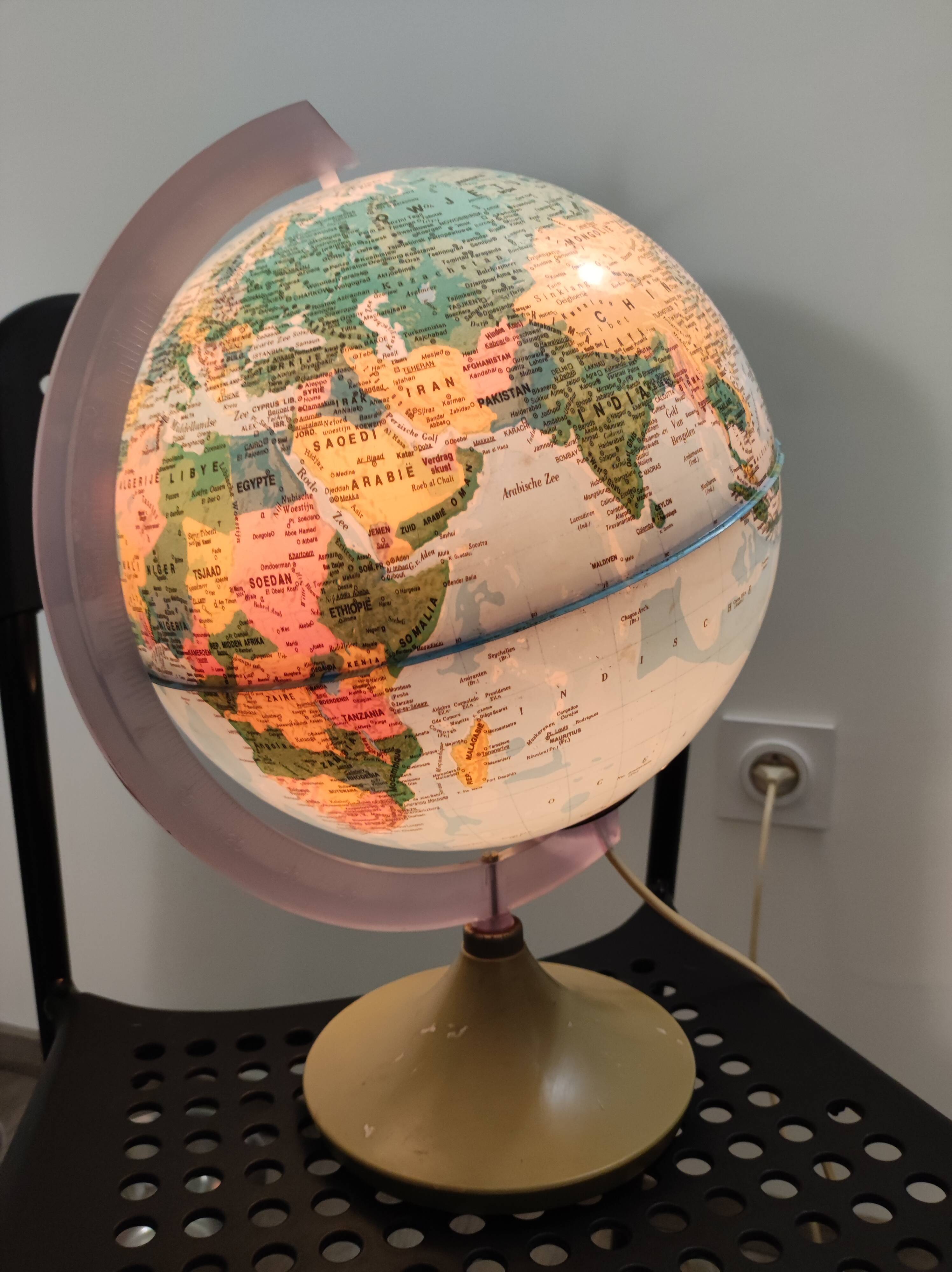 Globe terrestre lumineux mappemonde pied tulipe vintage Werelbol Italy ...