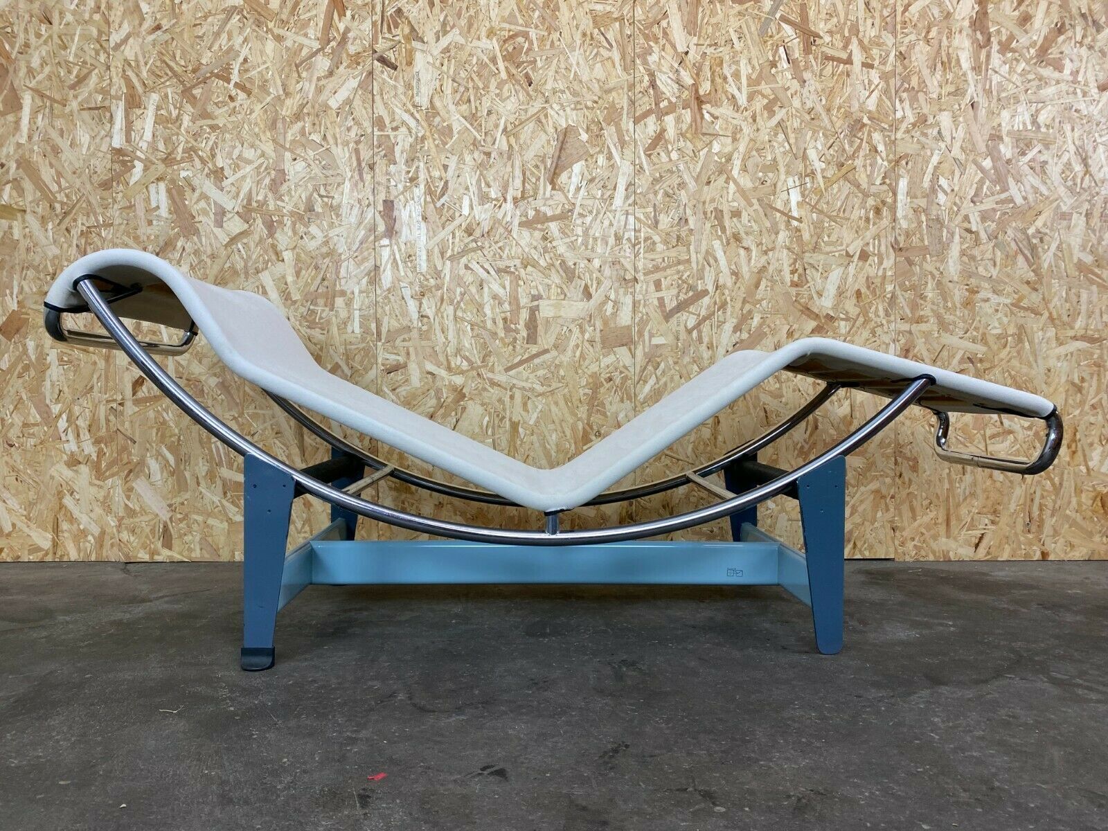 Daybed LC4 Le Corbusier Villa Church special edition deckchair Cassina ...