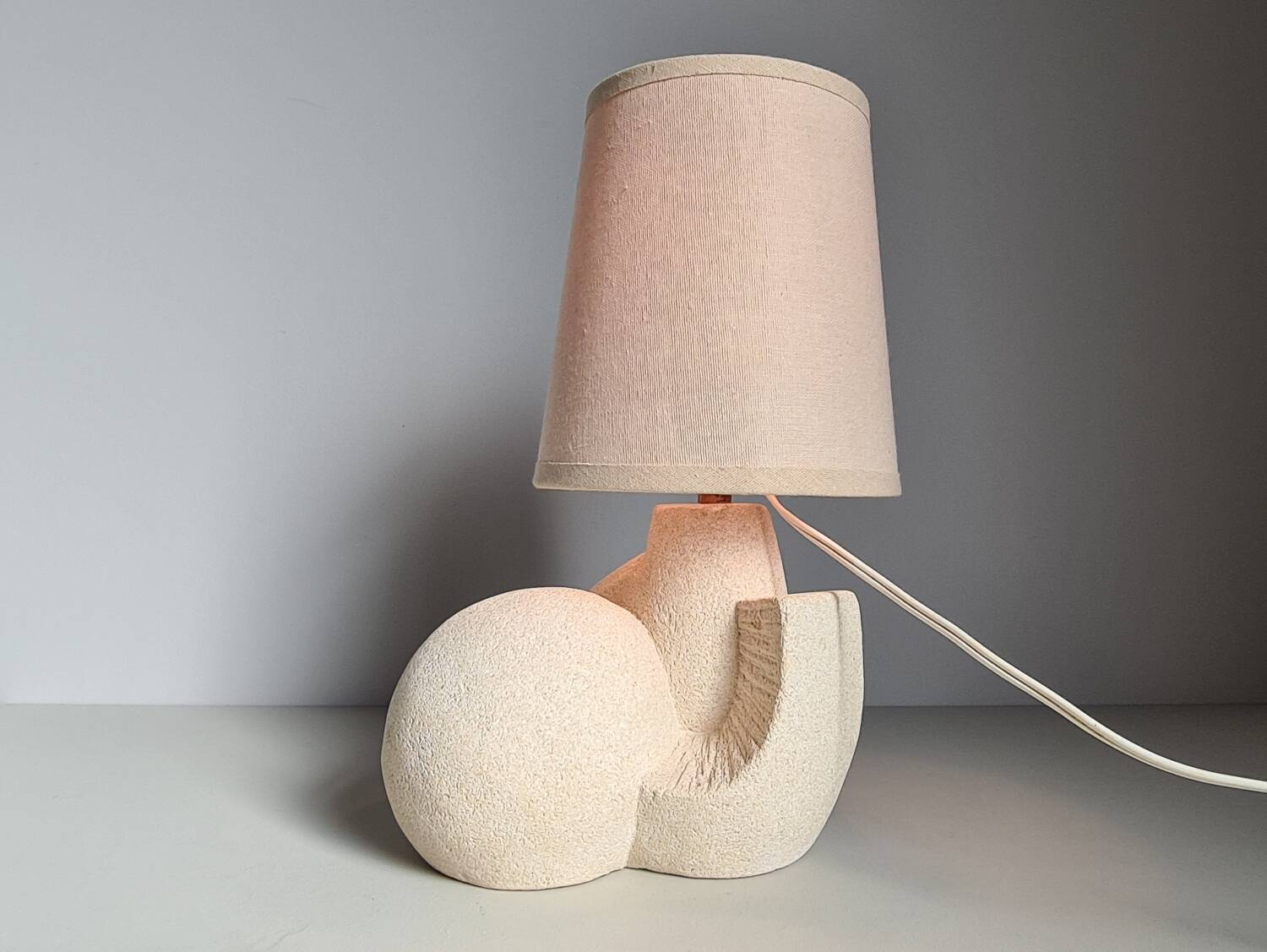 Albert Tormos style sculpture lamp in white stone / 60s / art ...