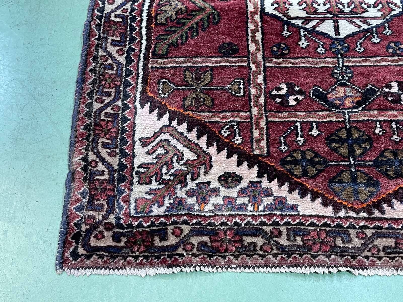 Tapis iranien en laine fait main- L=1m48 l=1m14 | Selency