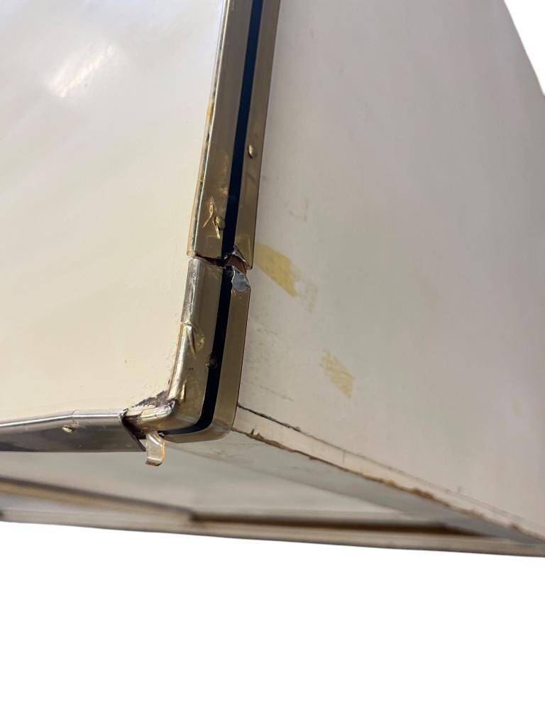 Comptoir/vitrine de magasin vintage en bois : projet de design | Selency