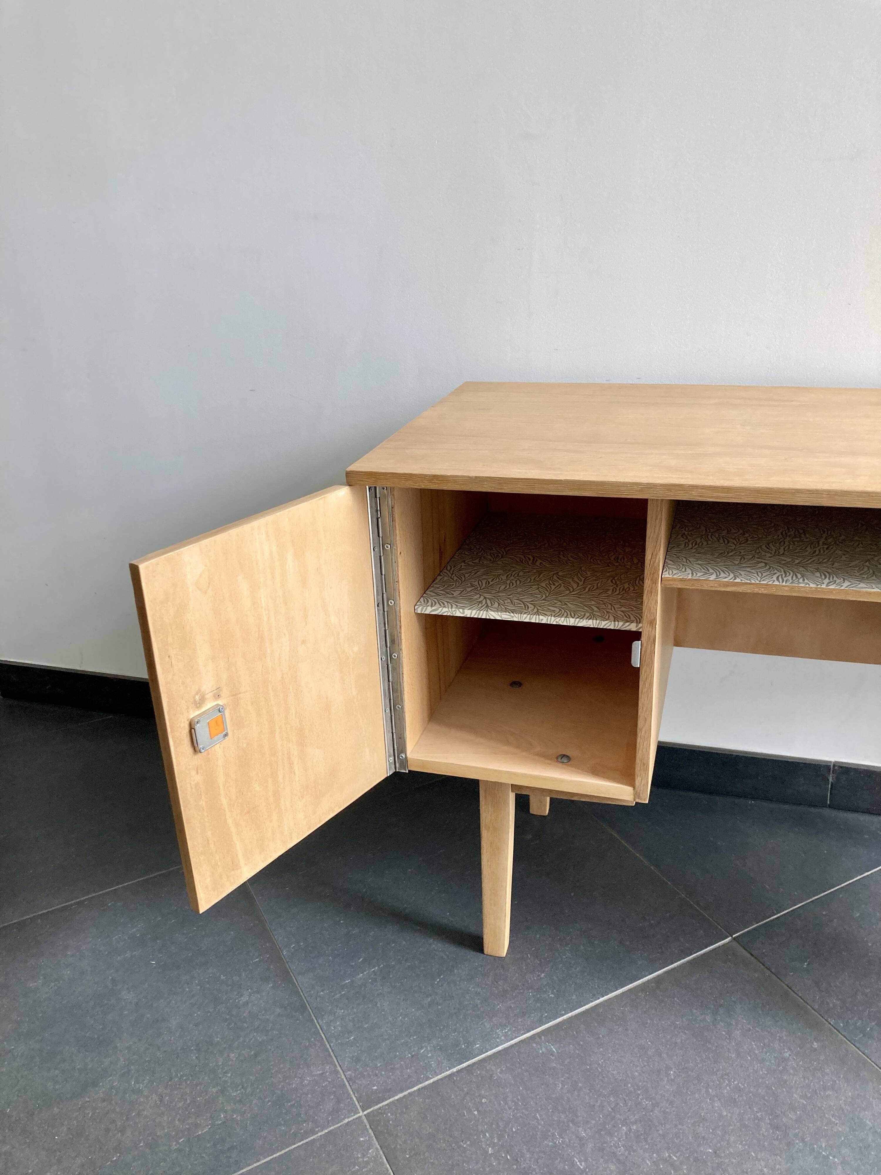 Vintage Scandinavian desk from the 50s-60s – fully restored | Selency