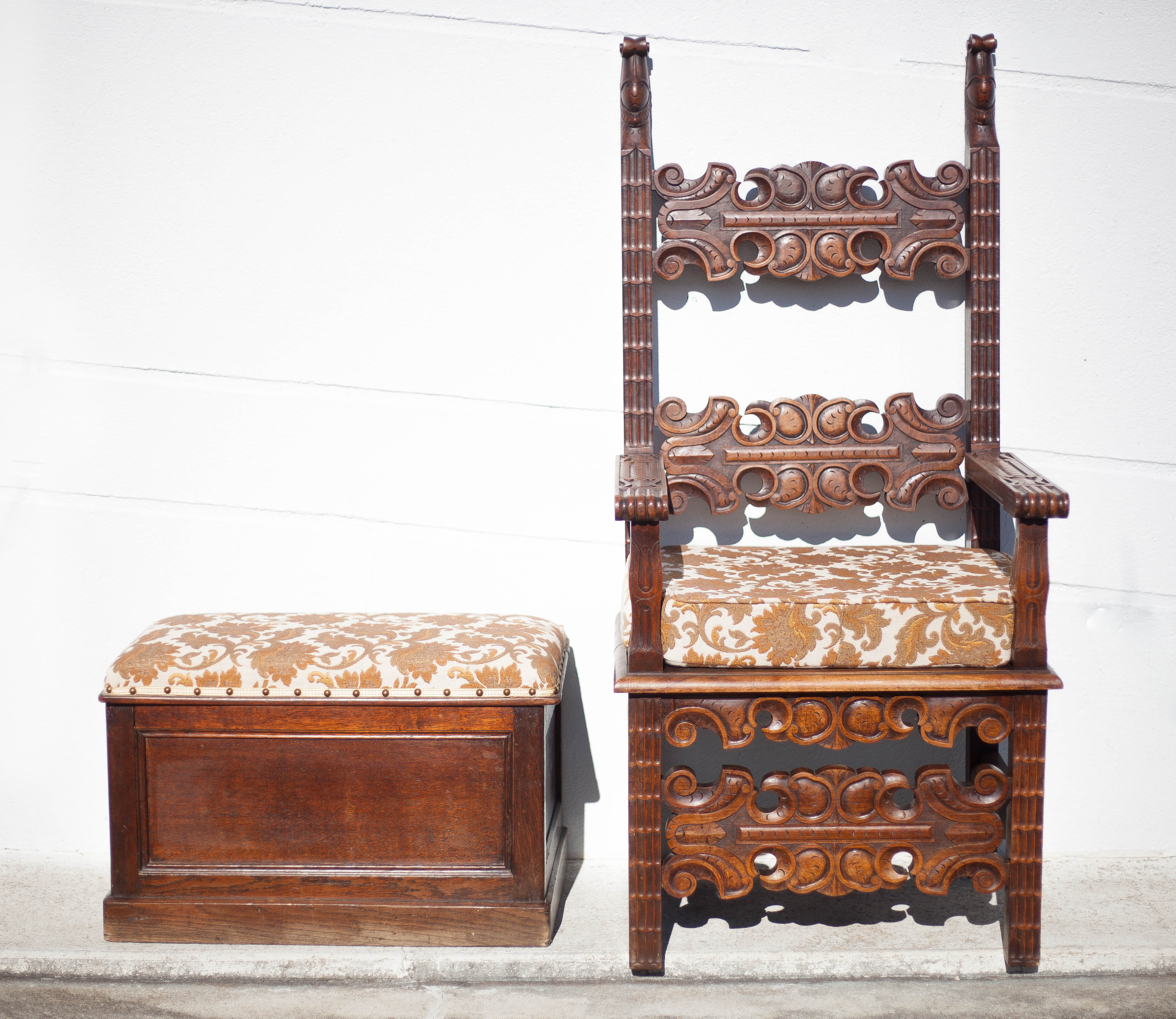 Fauteuil trône bois sculpté et son coffre | Selency