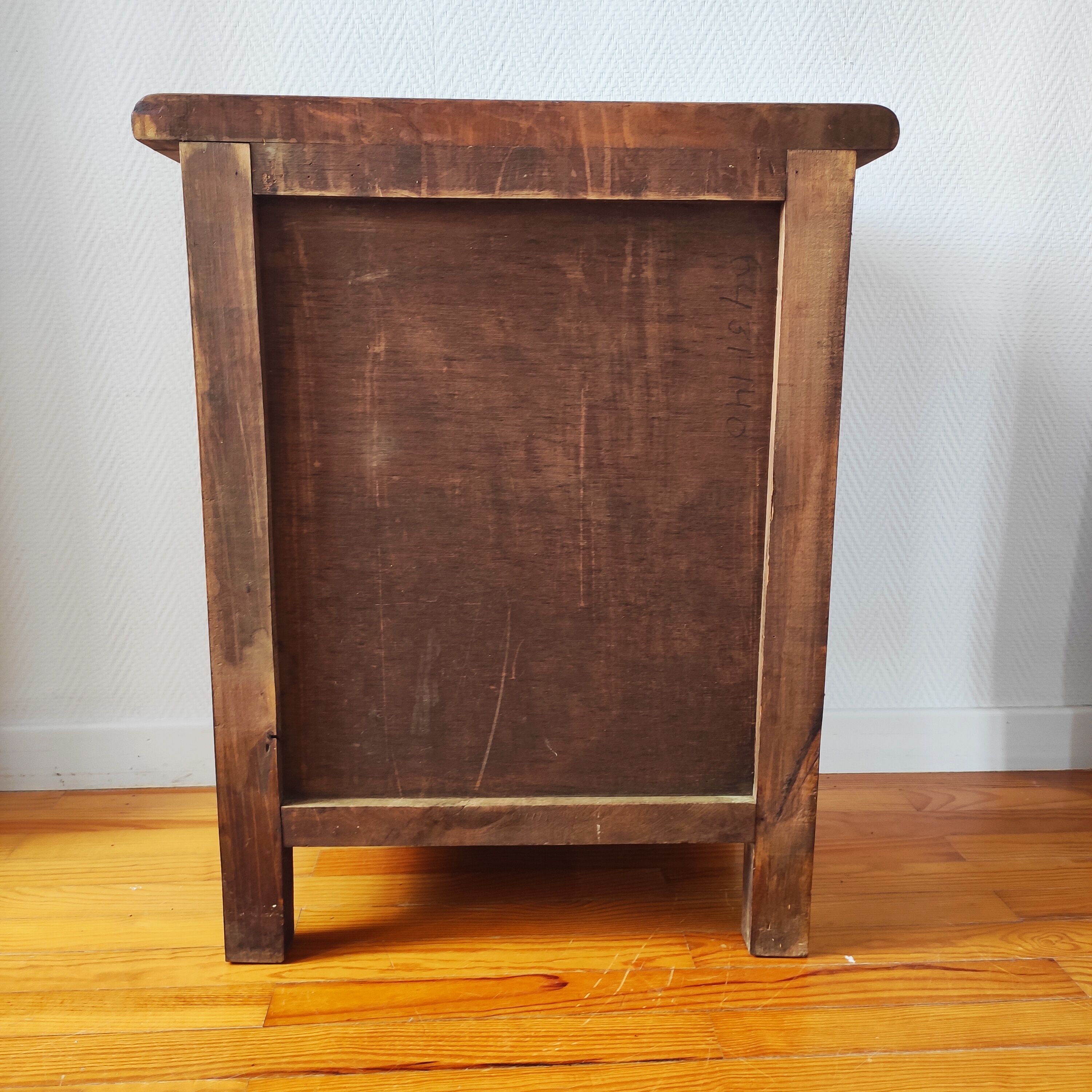 Buffet confiturier brutaliste en bois massif | Selency