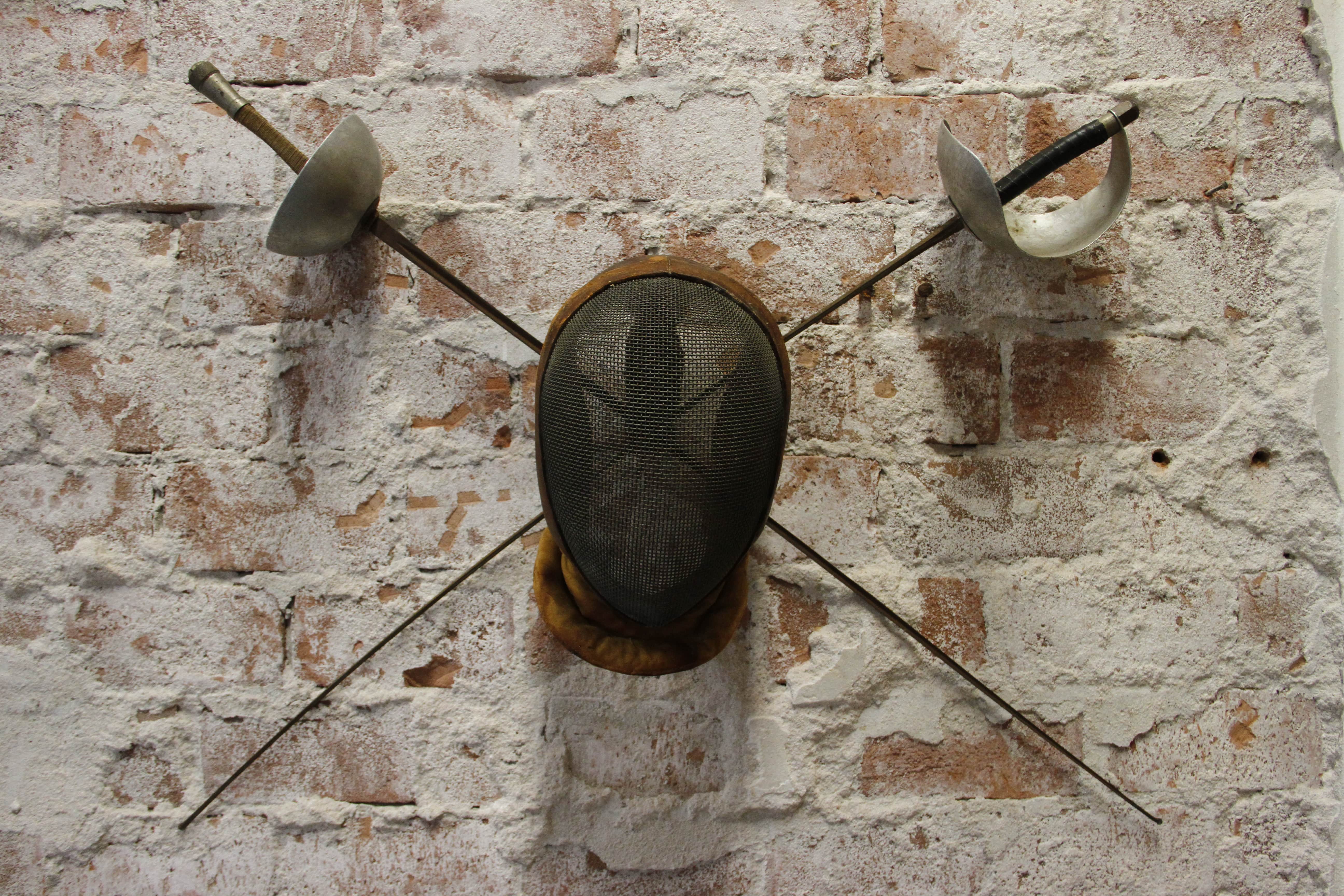 Antique fencing mask with sabre and epee | Selency