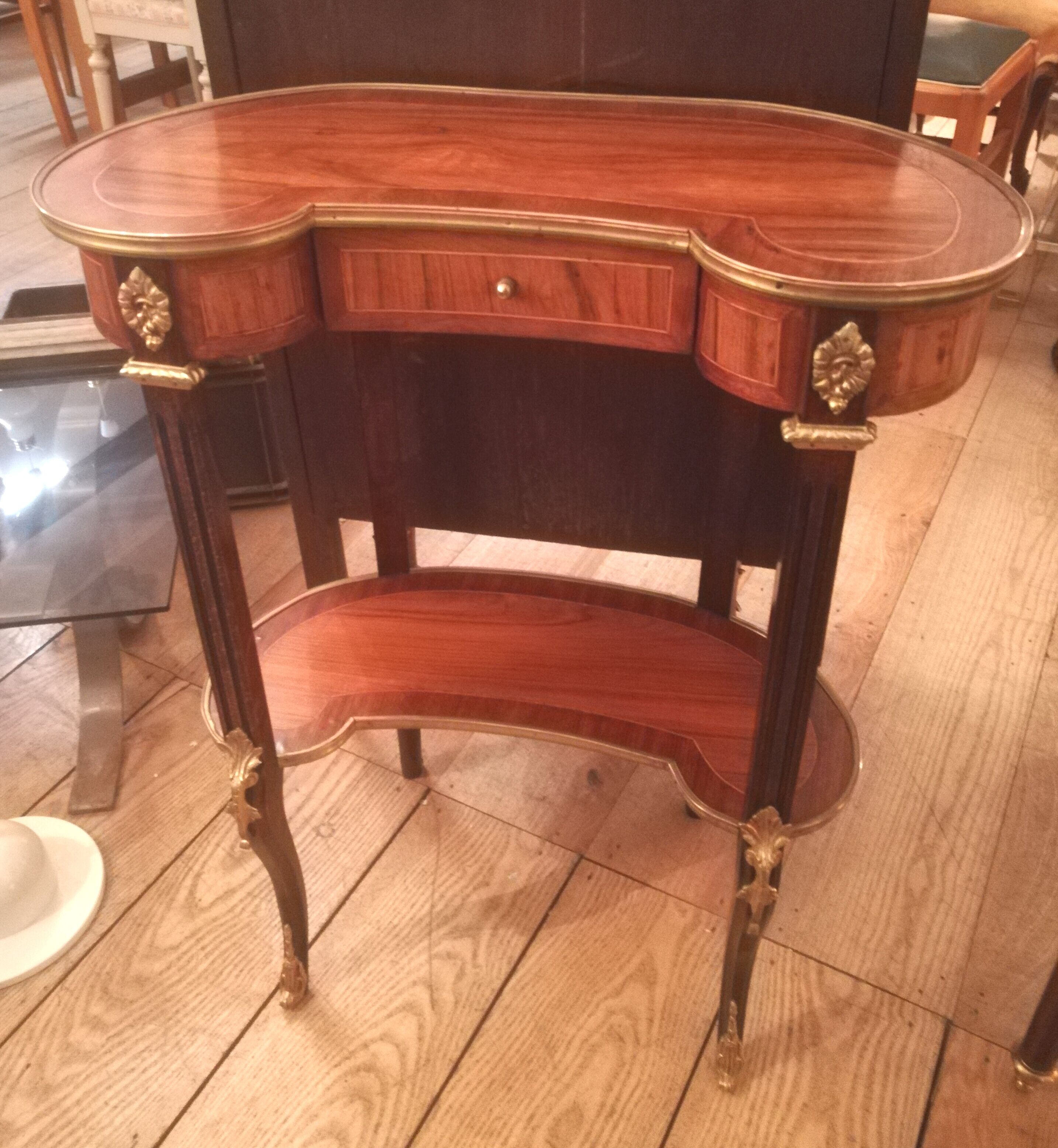 Table rognon en marqueterie et bronze | Selency