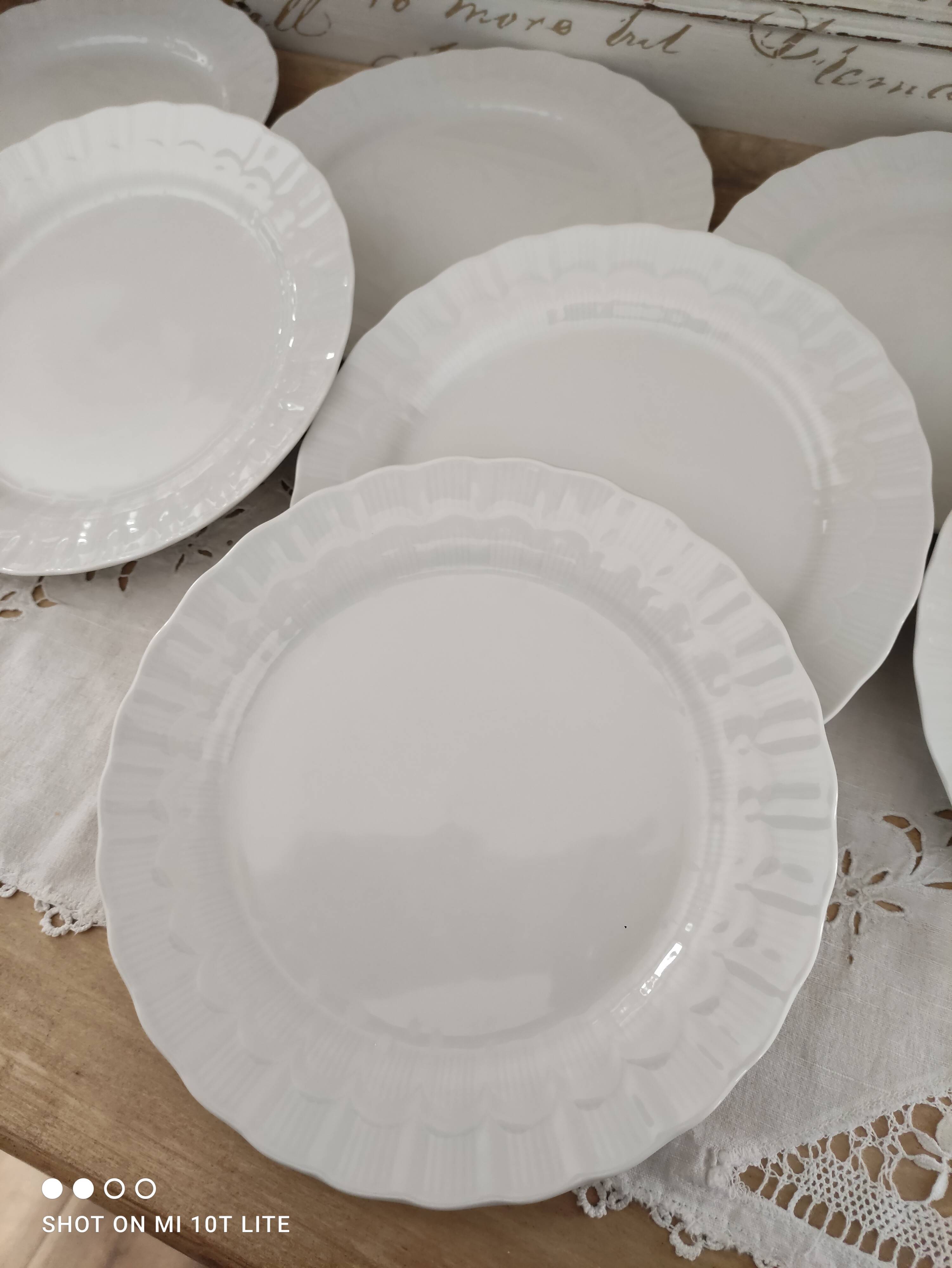 Lot de 8 assiettes plates en porcelaine blanche Bavaria marli en relief ...