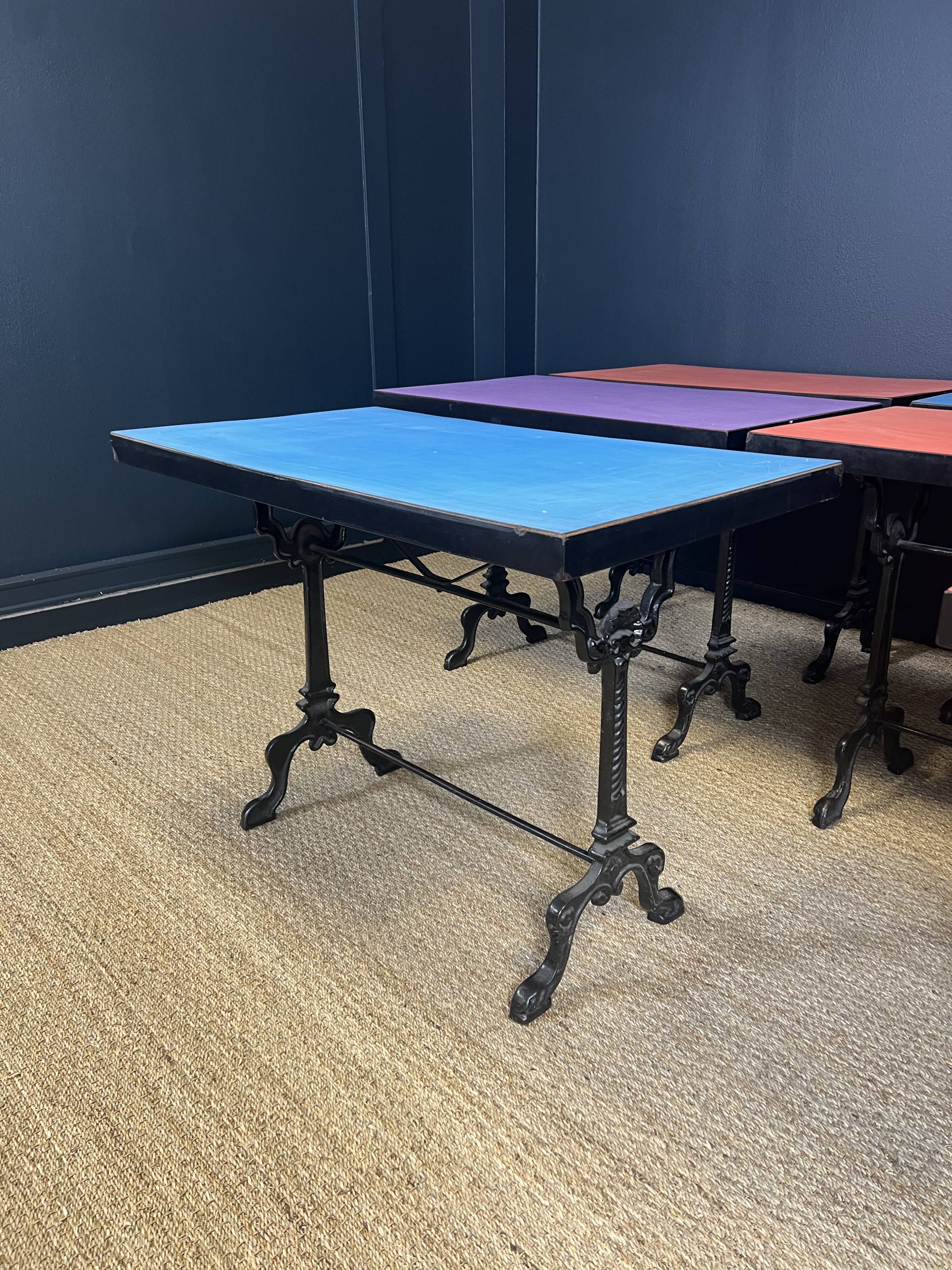 Lot de 8 tables bistrot rectangulaires formica et pied fonte années 50 France | Selency